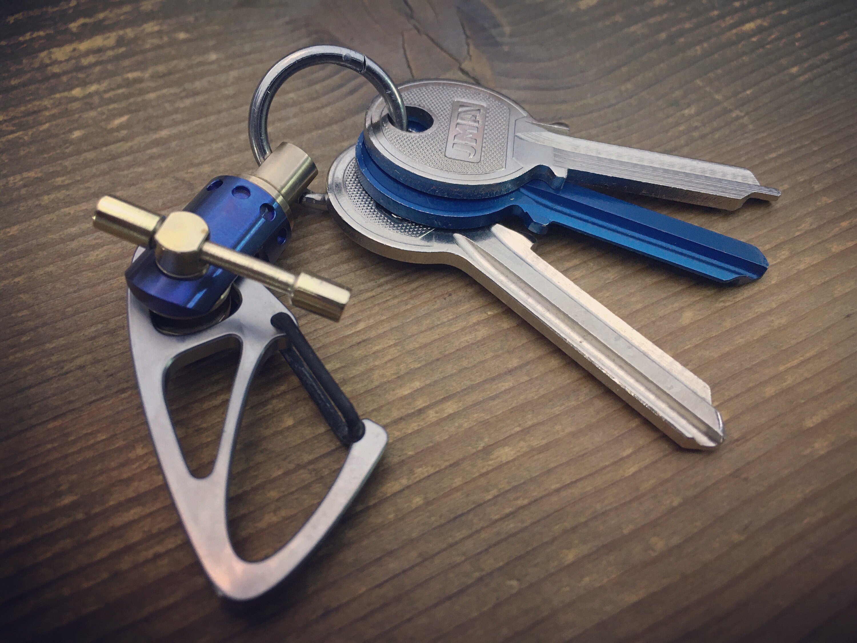 The Press Bar EDC keychain / Titanium