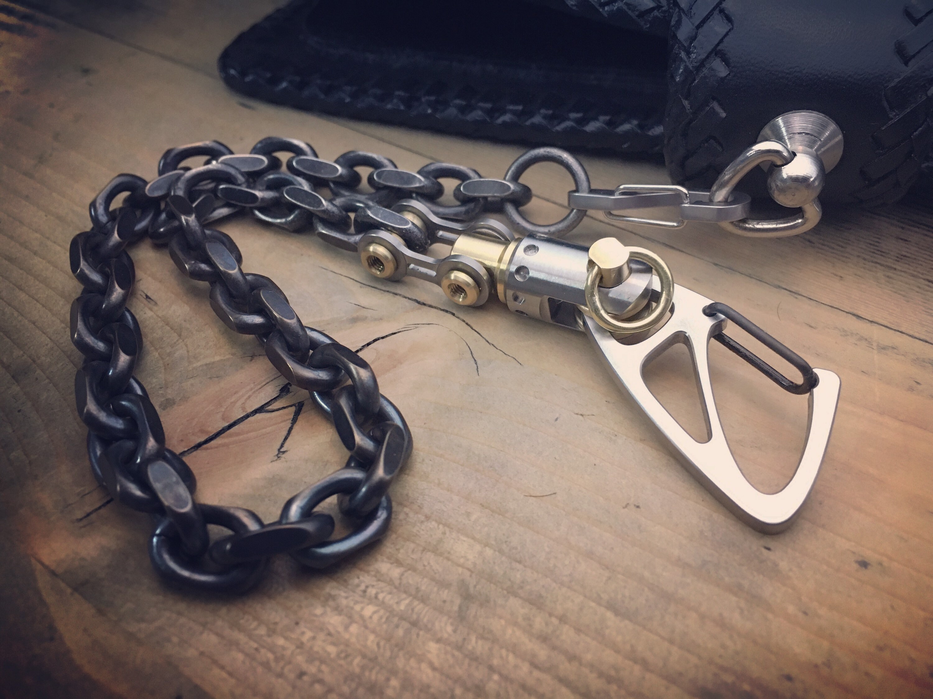 The Discipulo / Wallet chain with one Titanium Swivel Bike-Link