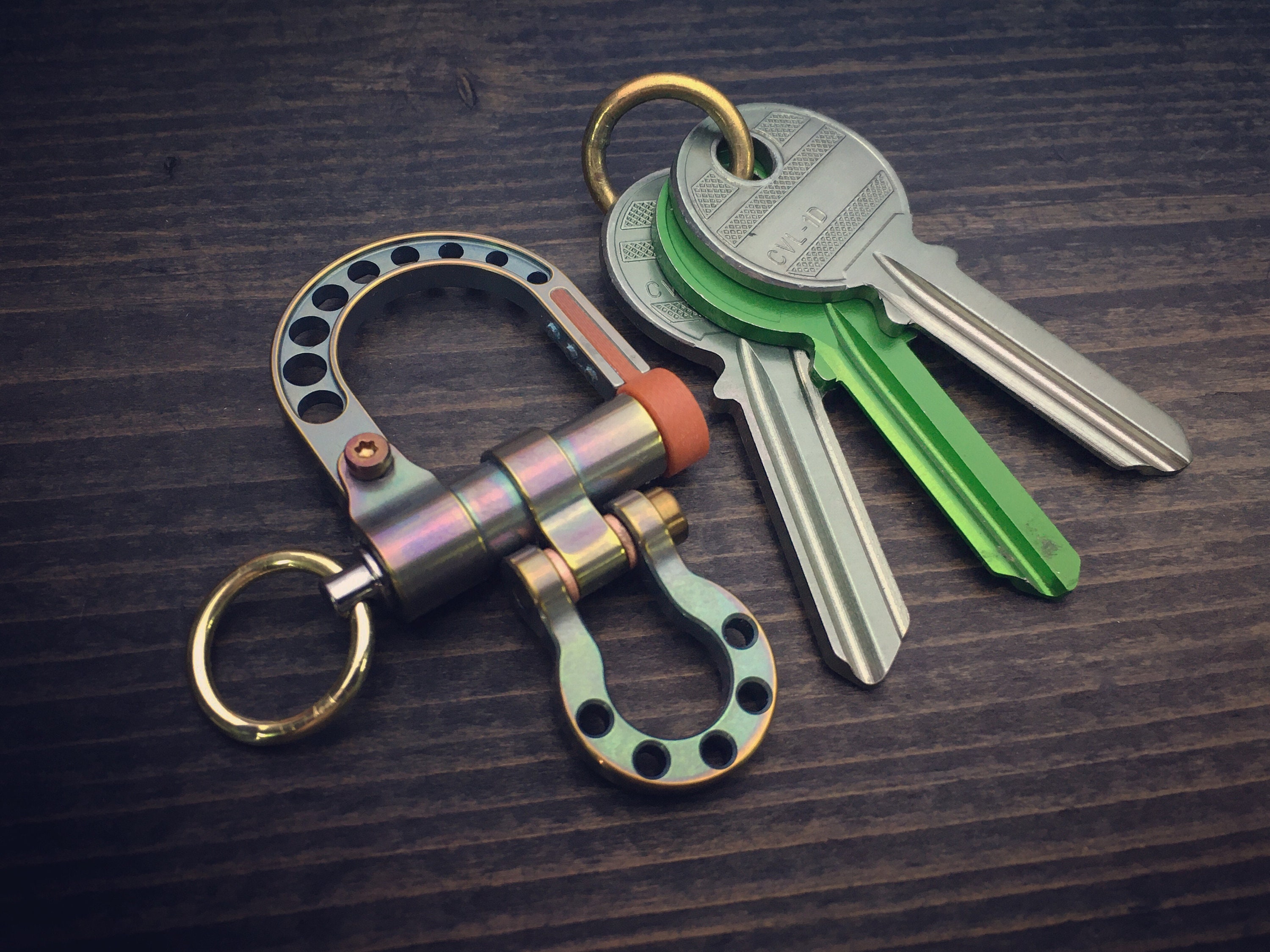 Titanium Shackle Carabiner Keychain / Top Rainbow one-off