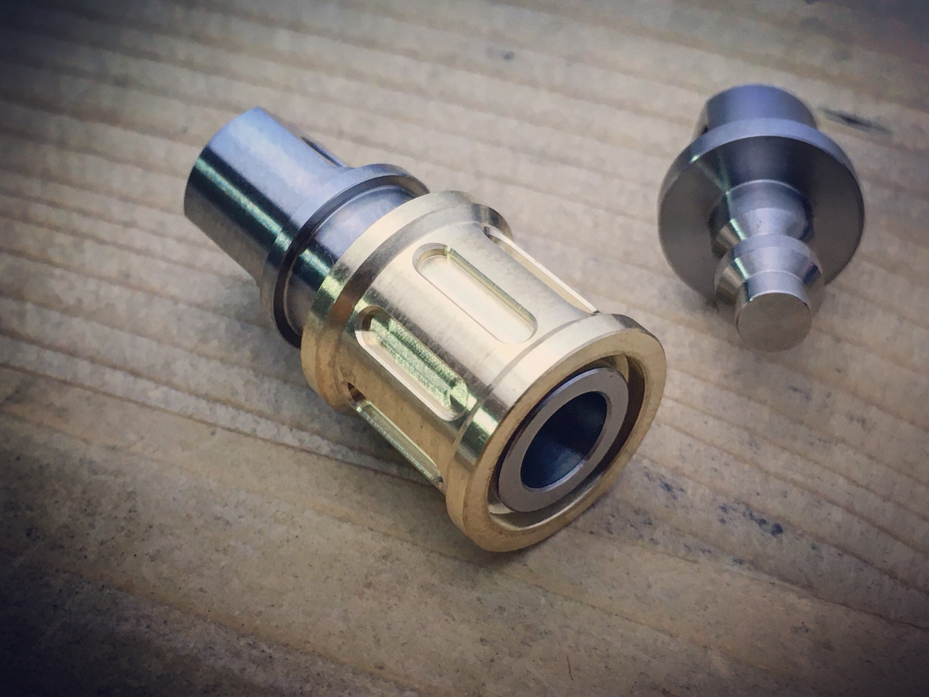 CB-Quick Release Connector / Titanium - Brass