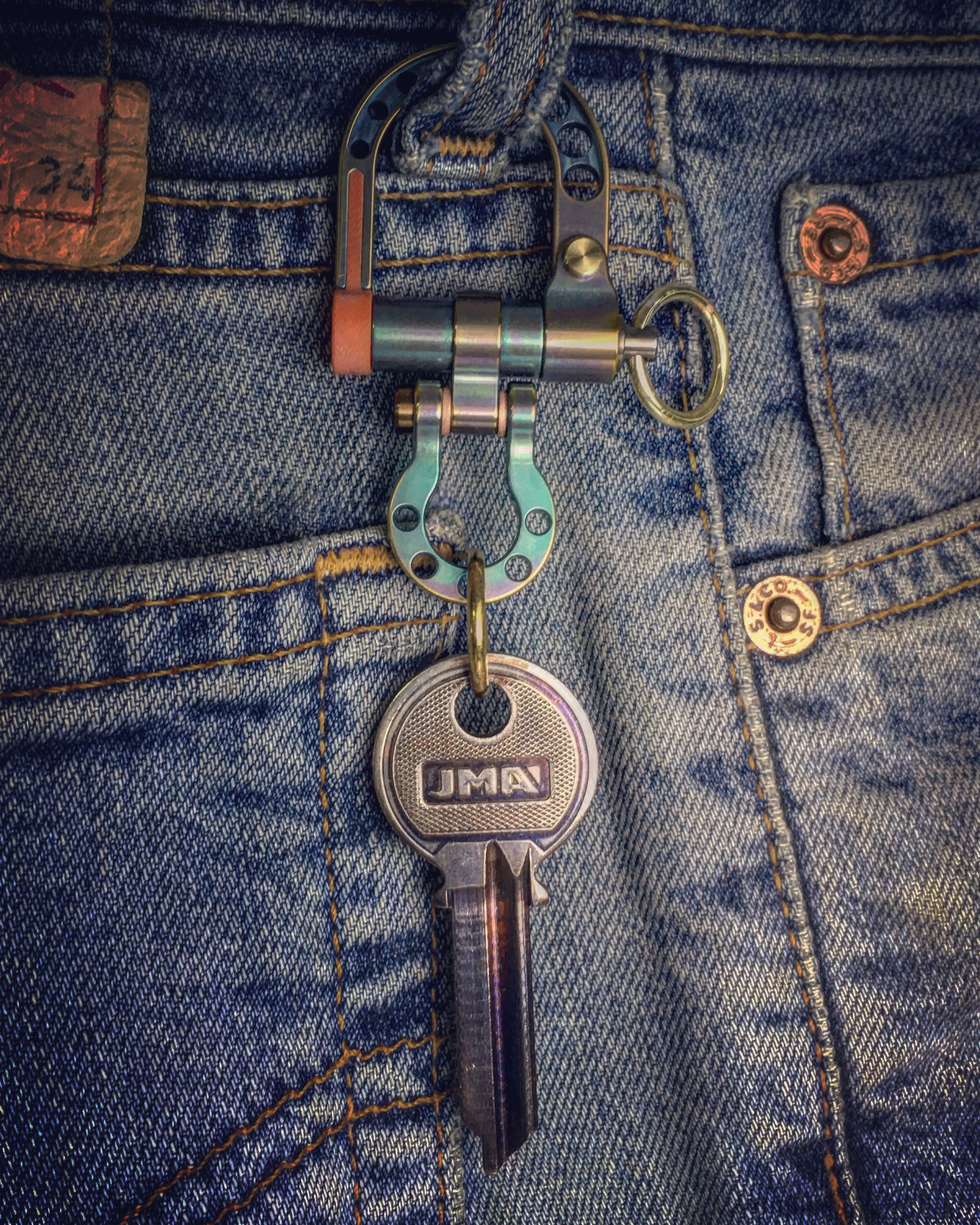 Titanium Shackle Carabiner Keychain / Top Rainbow one-off