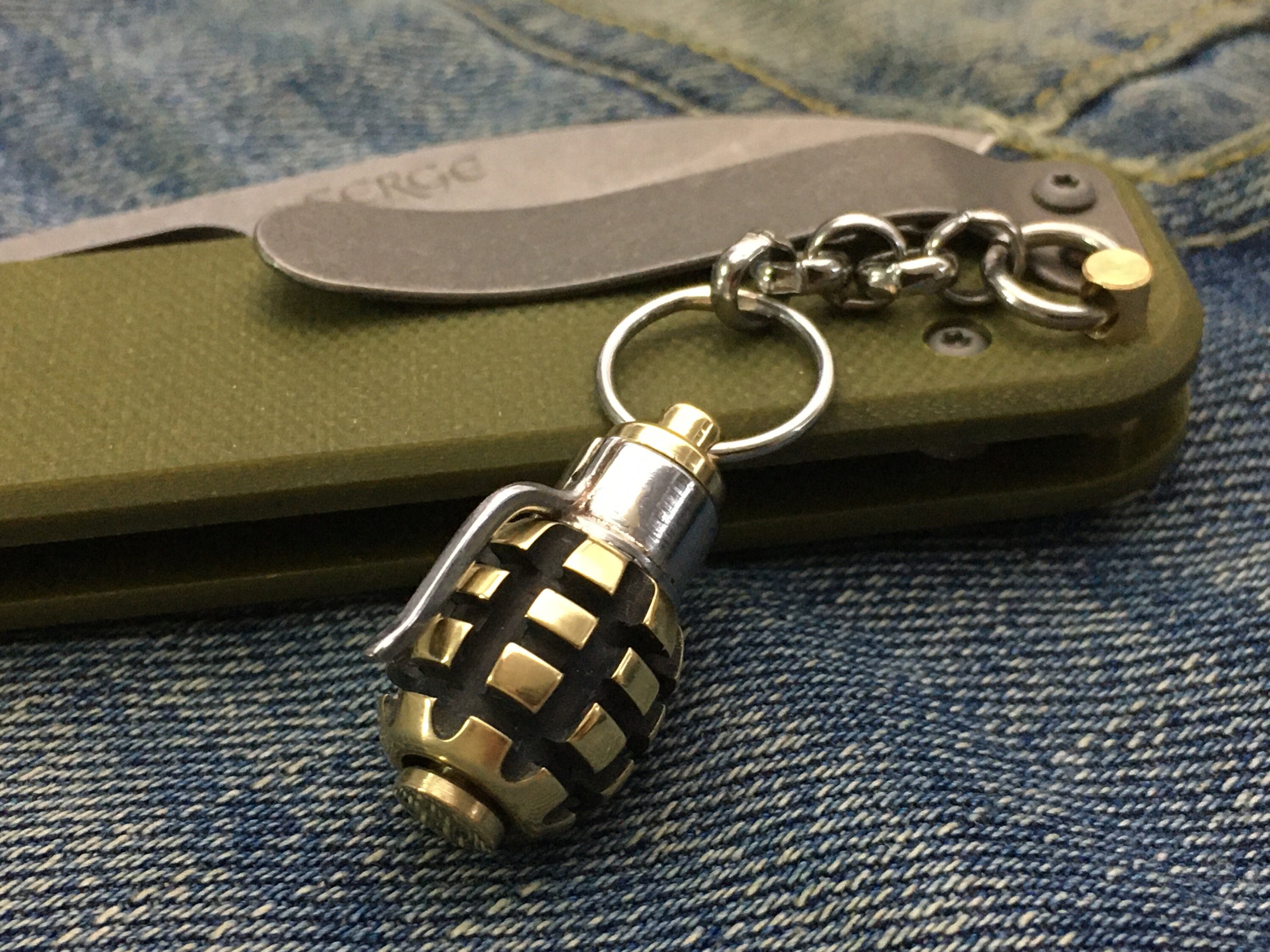 Bead Rocket Bomb, rotating pendant