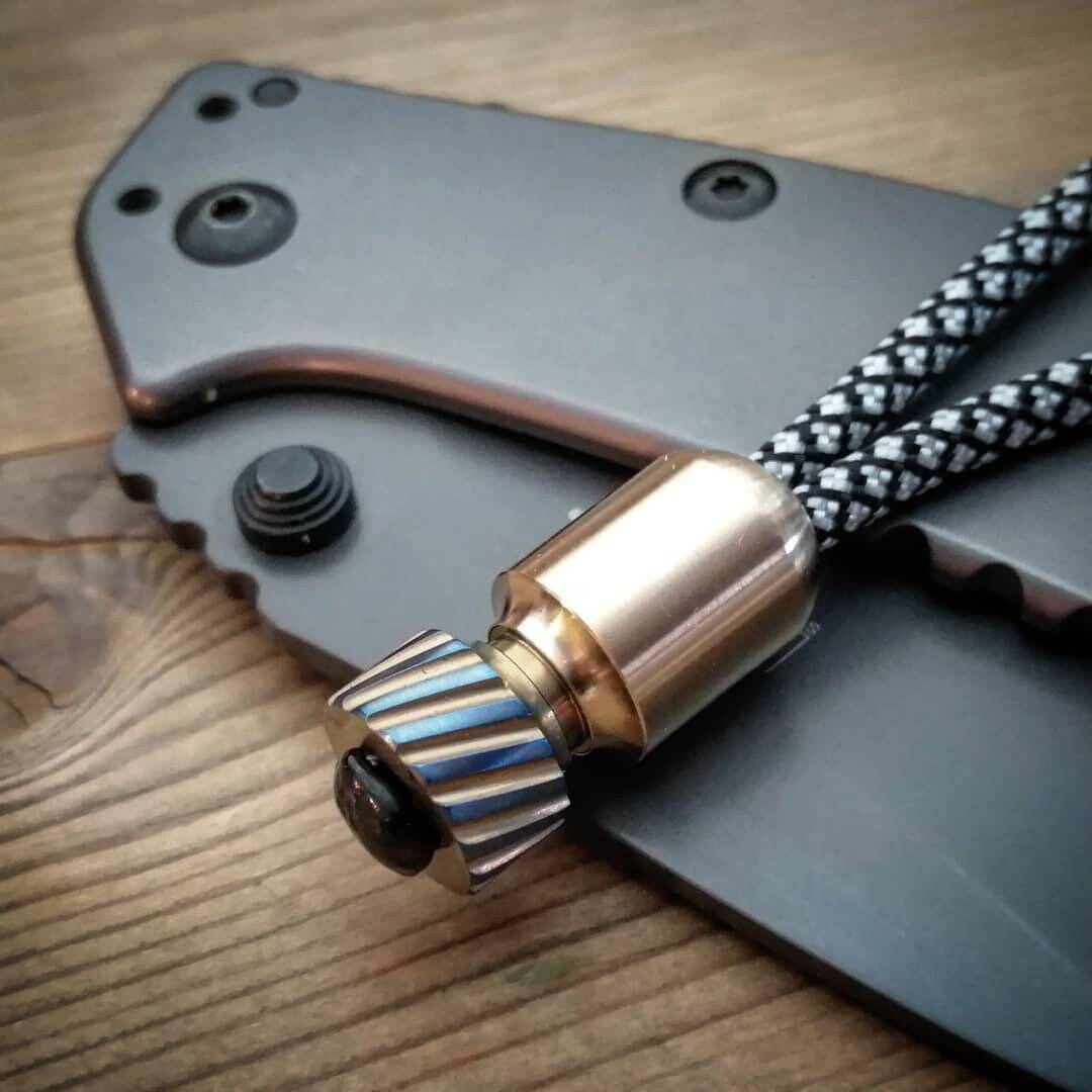 Ti-Brass, Knife Landyard Bead Bomb /Blue