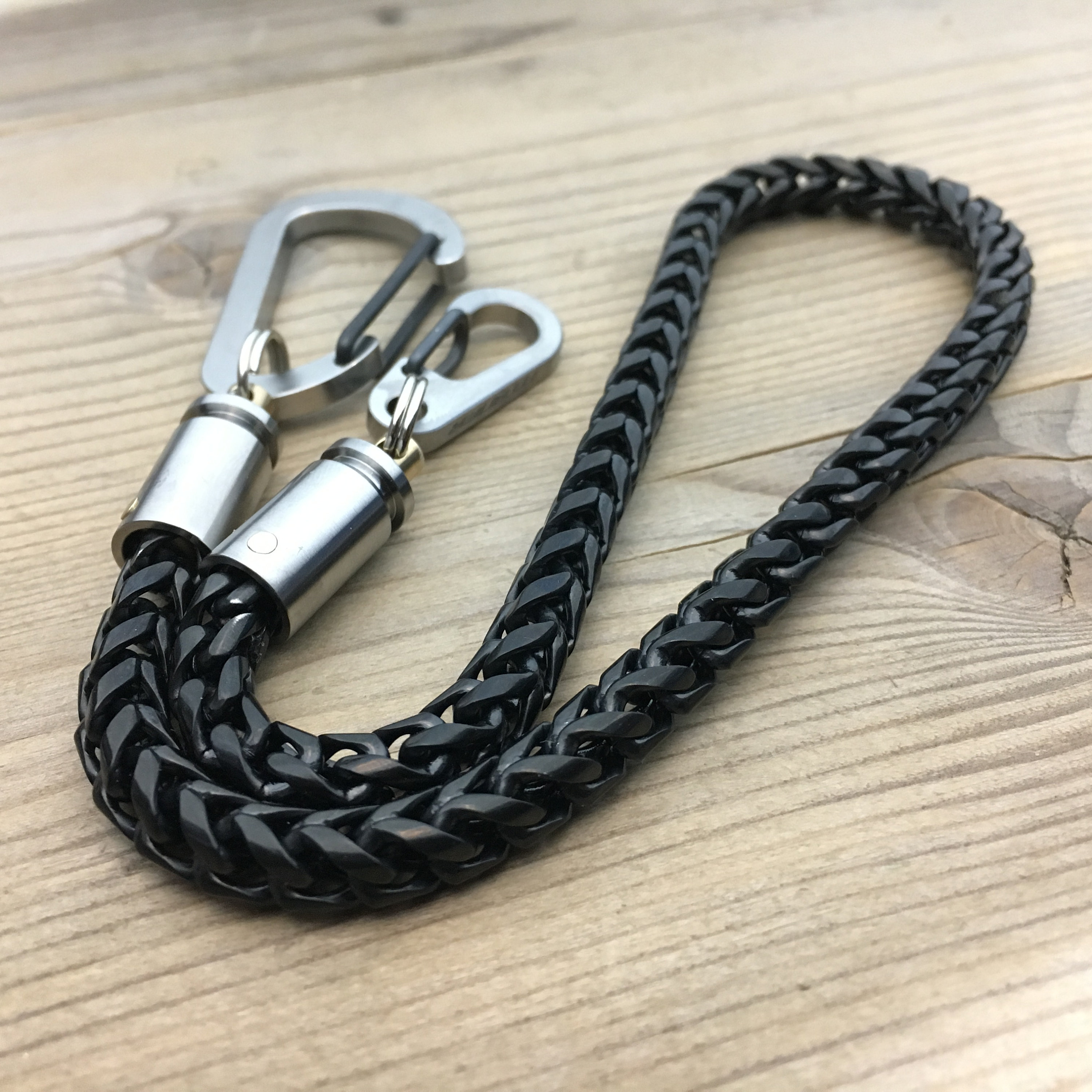 Black Walletchain with 2 / Titanium Swivels Simple rings