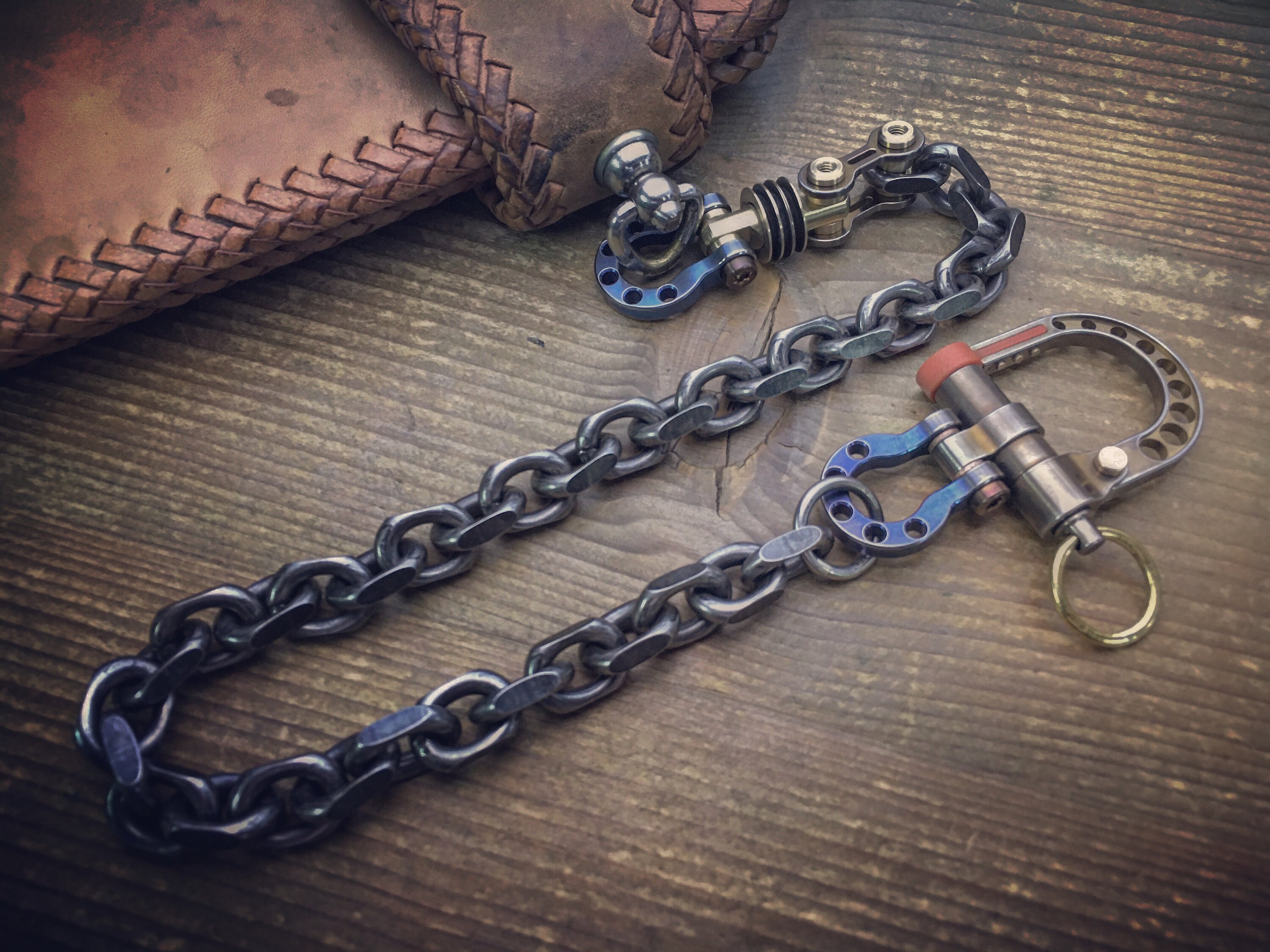 Serie Open Seas / Shackle Wallet chain with one swivel / Titanium ...