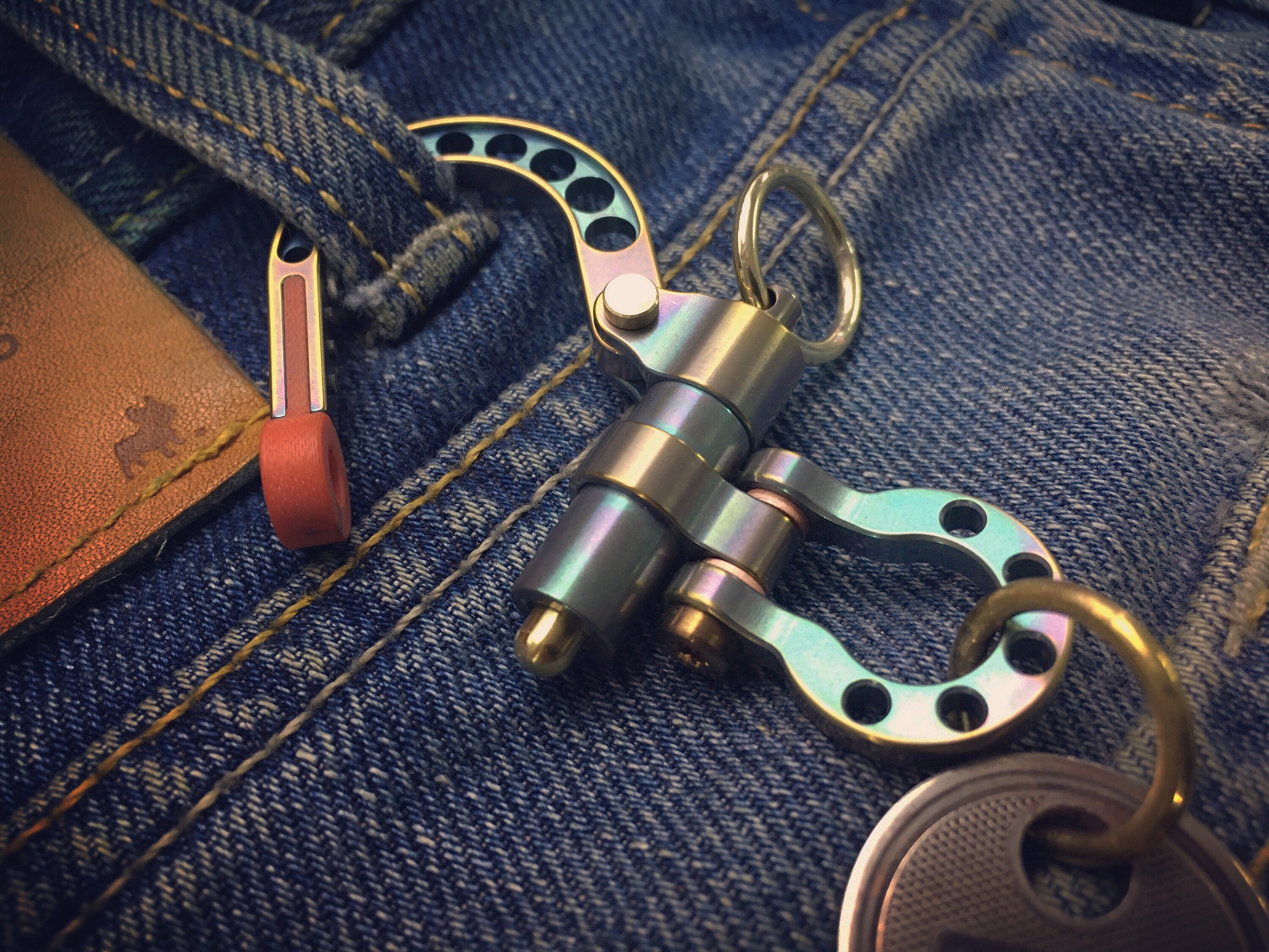 Titanium Shackle Carabiner Keychain / Top Rainbow one-off
