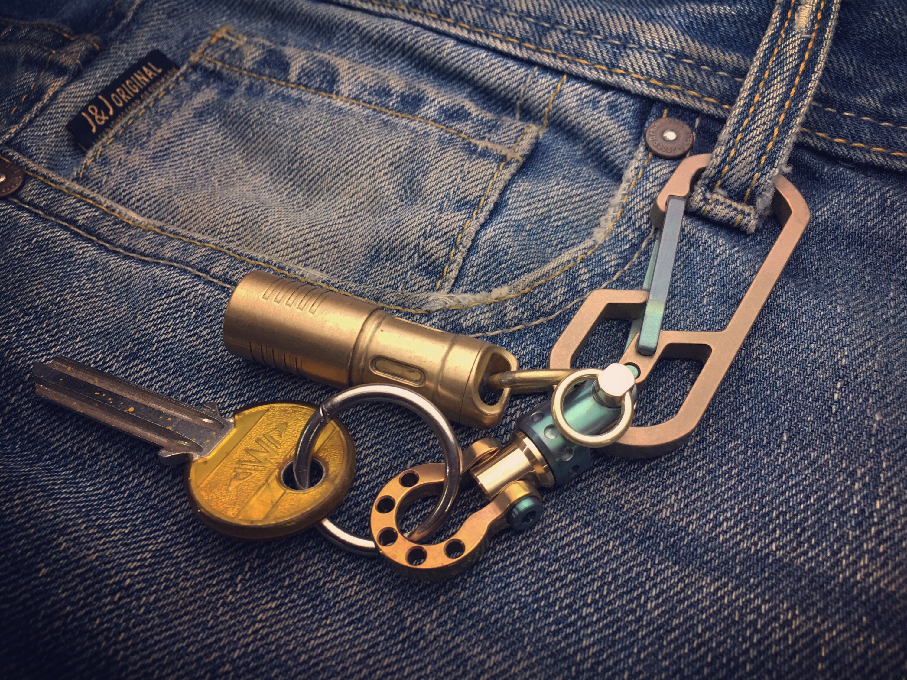 The Guide - Shackle / Green. TOP-Titanium Edc Keychain with swivel ...