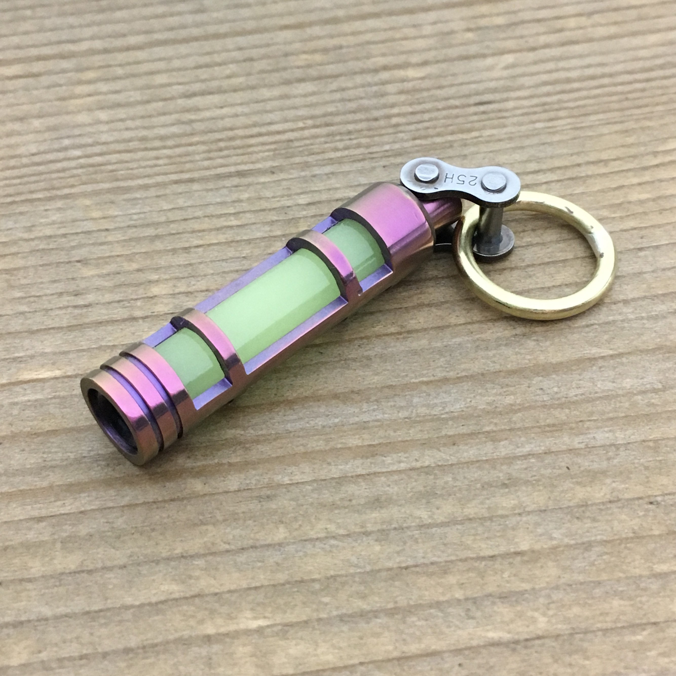 Glow-Fob Locator, Keychain with Bike-Link / Titanium