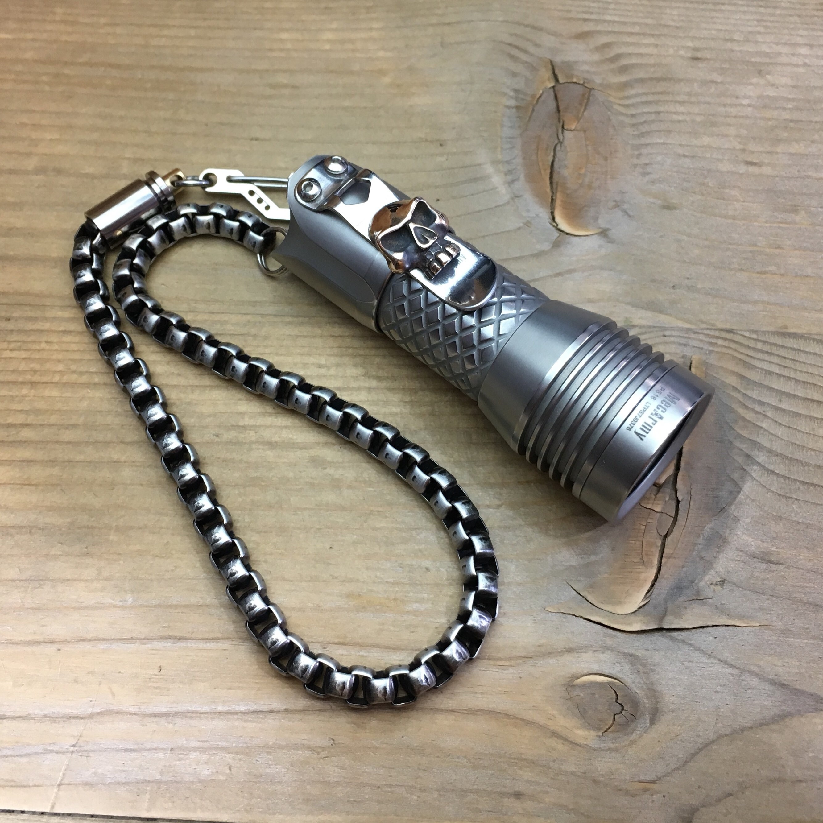 EDC Flashlight / Rechargeable Micro USB / Skull Clip