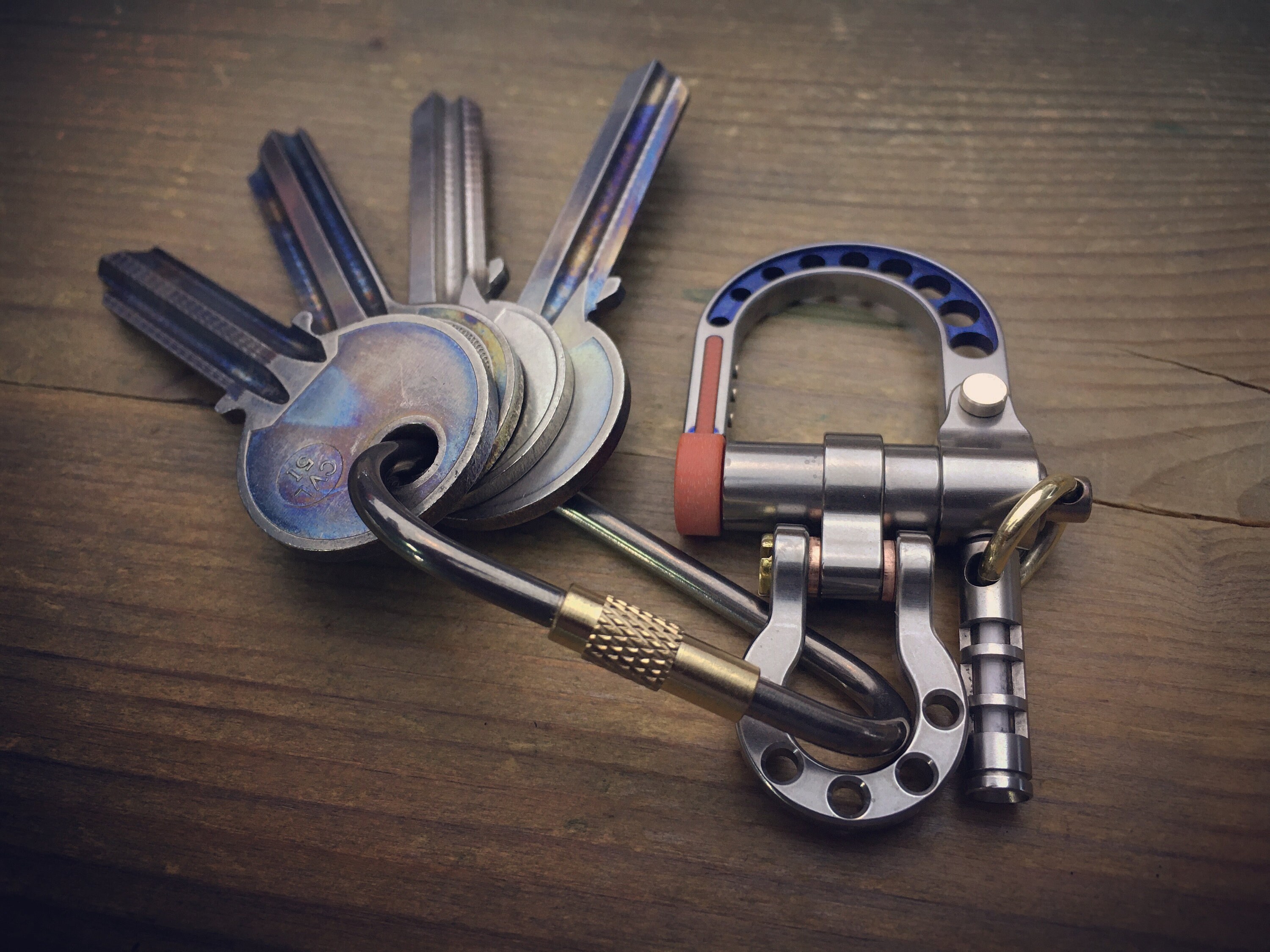 Custom EDC Titanium Shackle Carabiner Keychain with lamp locator / THE ...