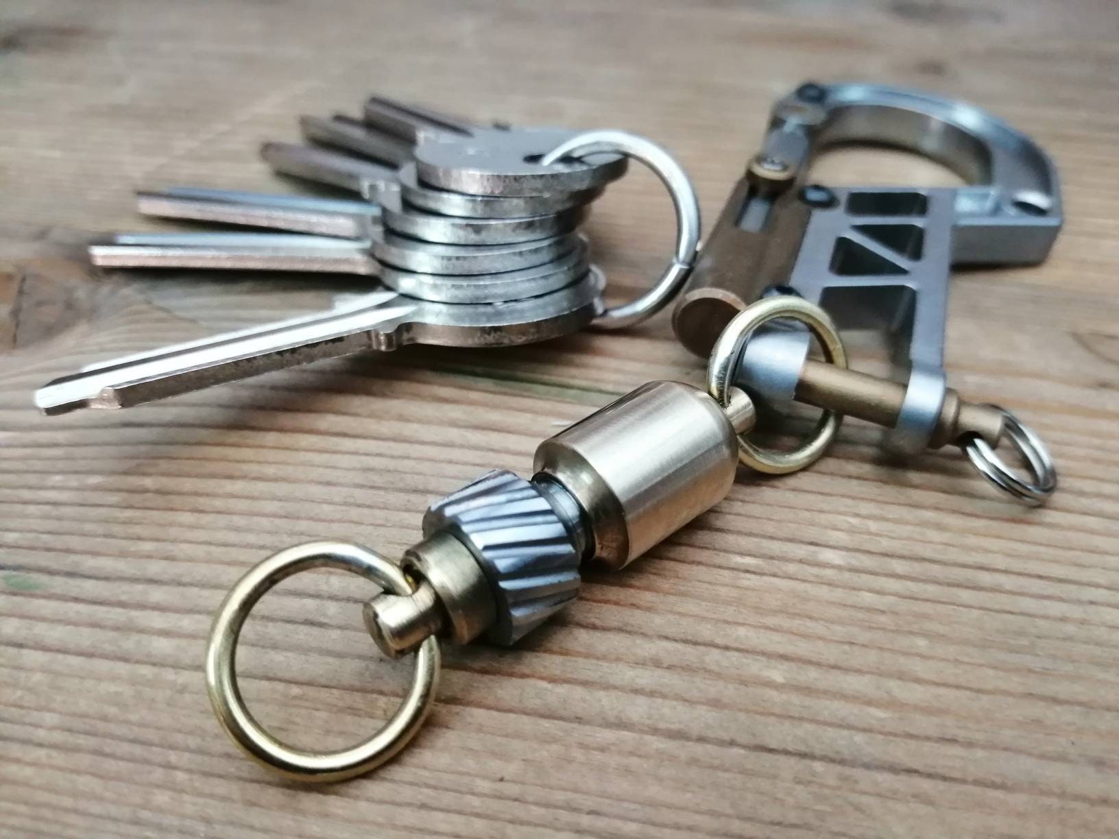 Bead Connector / Titanium - Brass Bomb