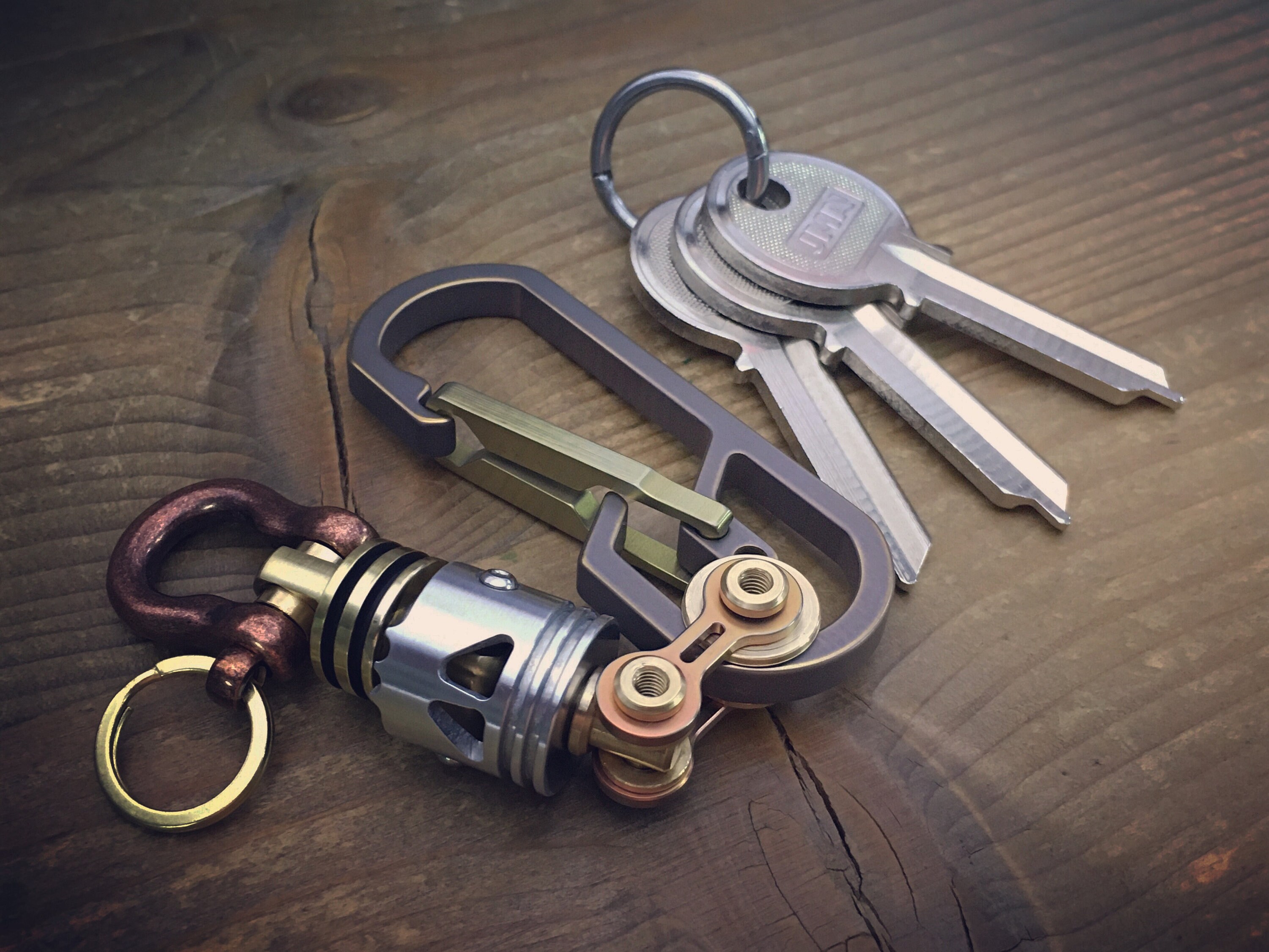 Key Carabiner Bike-Link with Swivel Skull Piston Bob