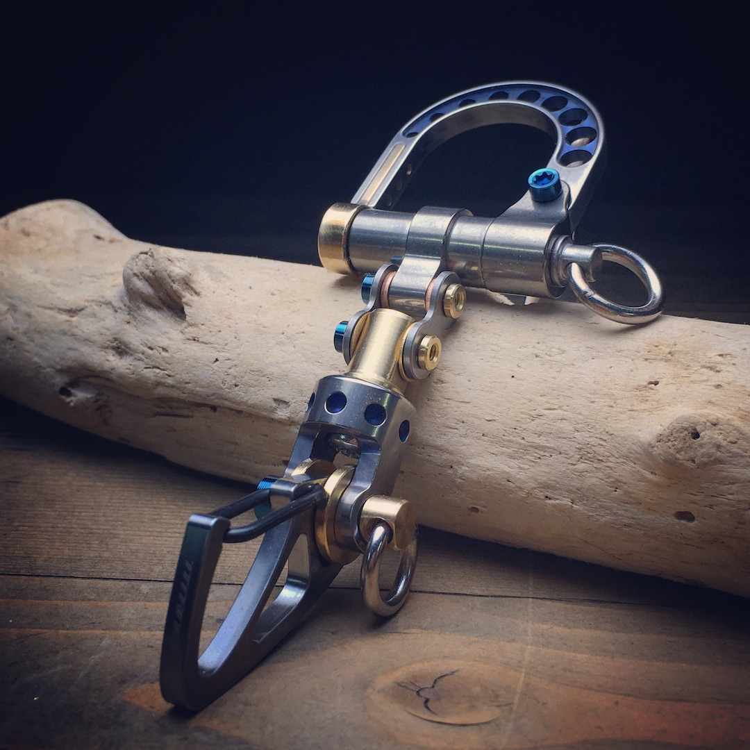 The Guide - Top / Titanium EDC Keychain Bi -carabiner, With Swivel ...