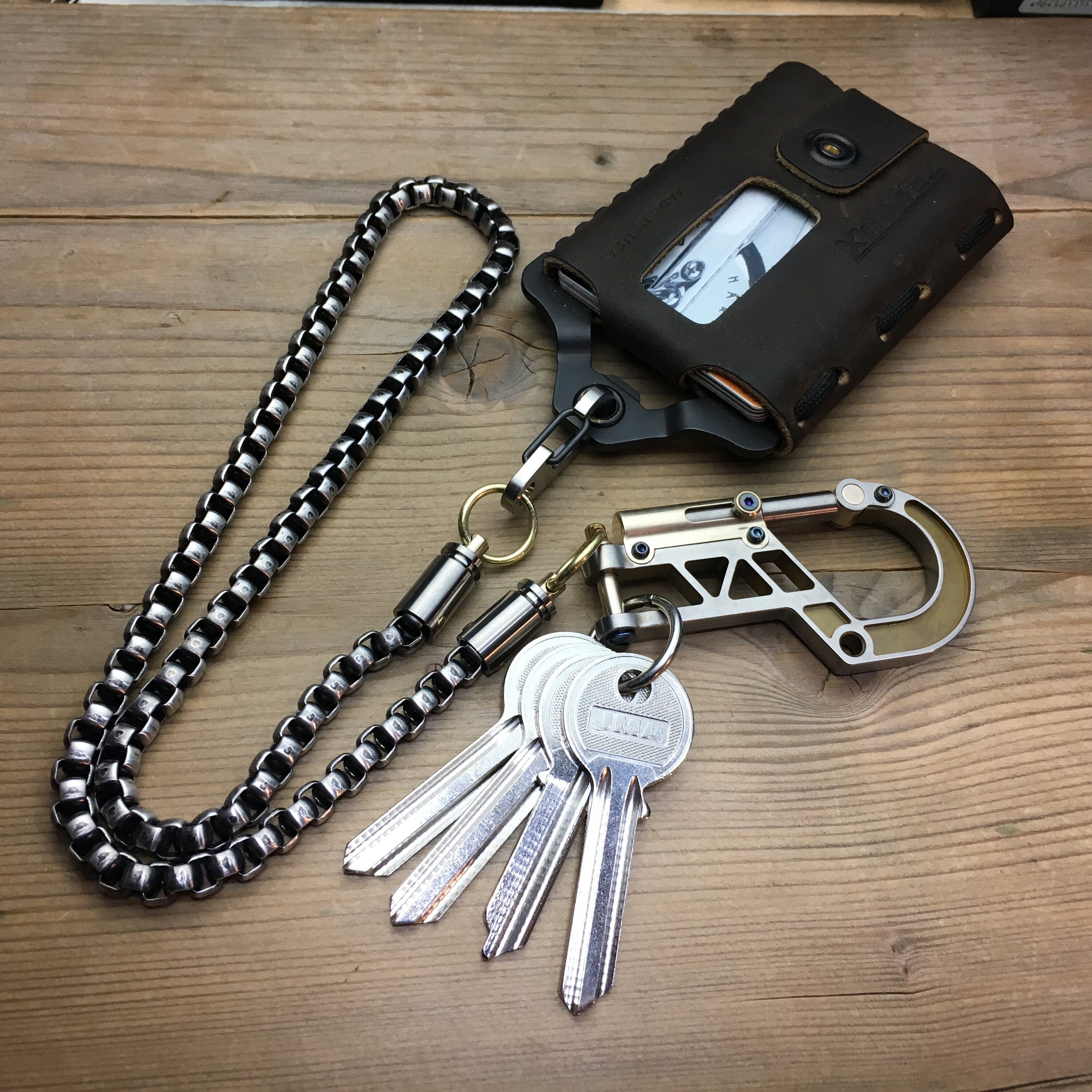 Walletchain with double swivel and Ti-Bolt Carabiner Keychain