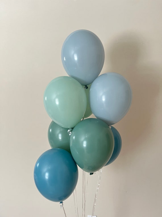 Globos Azules Y Verdes 274.100+ Globos Azules Fotografías De Stock,