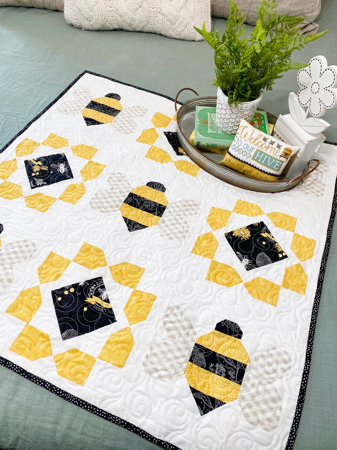 Buzzworthy Table Topper - PDF Pattern - Etsy