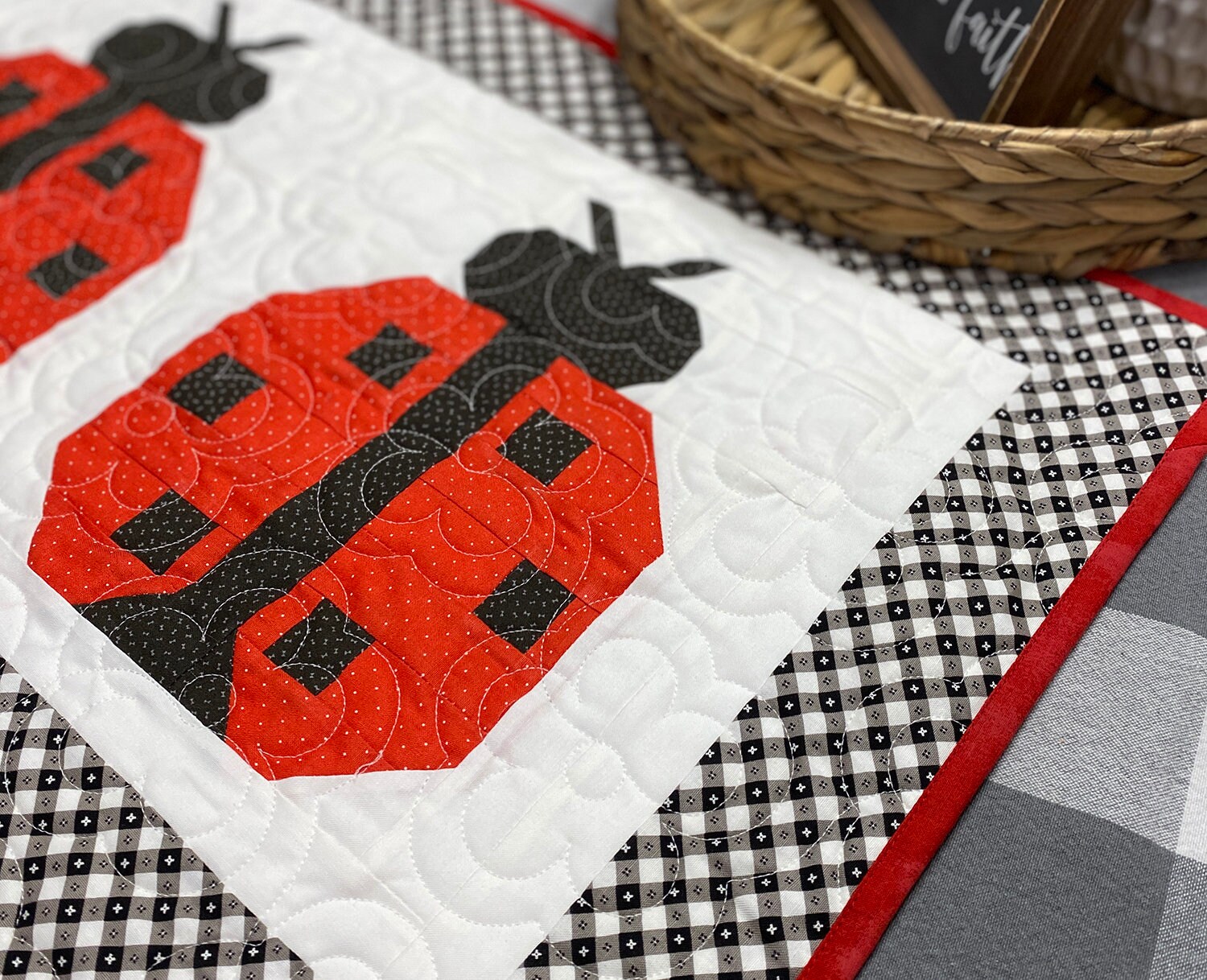 Ladybug Lane Table Runner - PDF Pattern - Etsy