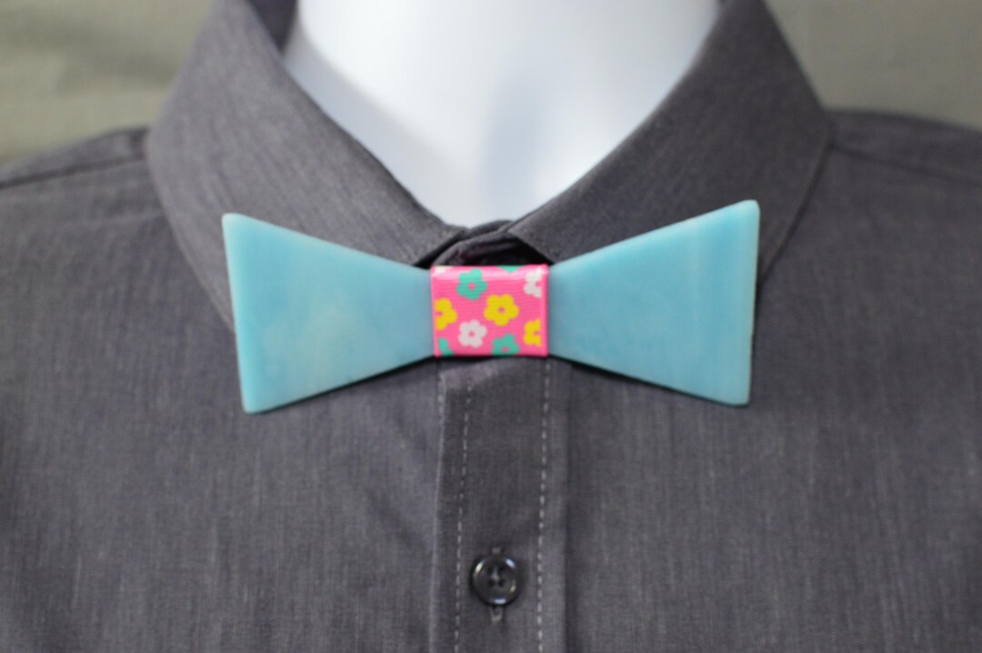 Handcrafted Sky Blue Stained Glass Bow Tie: Unique Pre-tied Design - Etsy