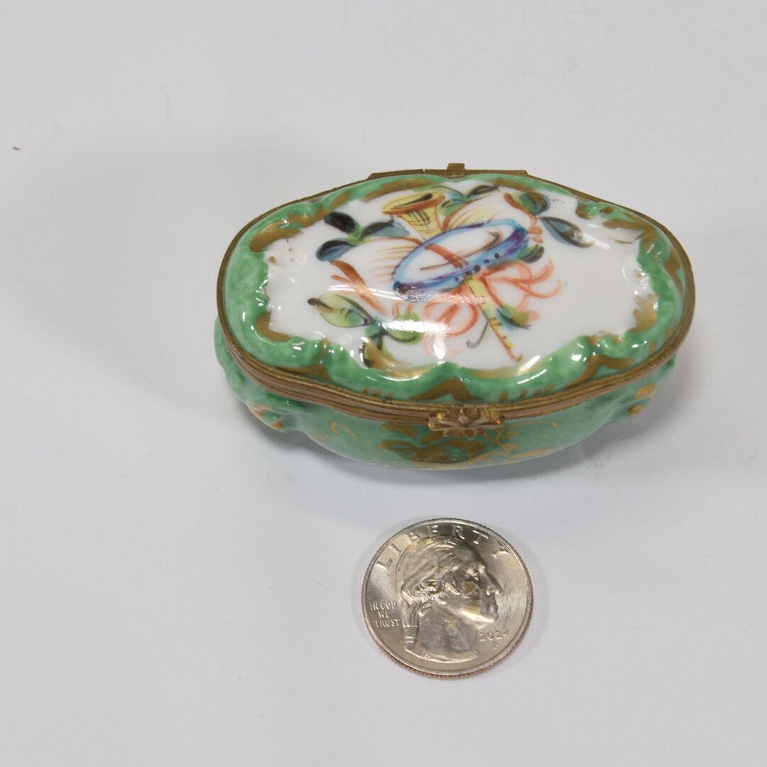 Gr 188 Sevres Porcelain Floral Trinket or Snuff Box Musical Instruments ...