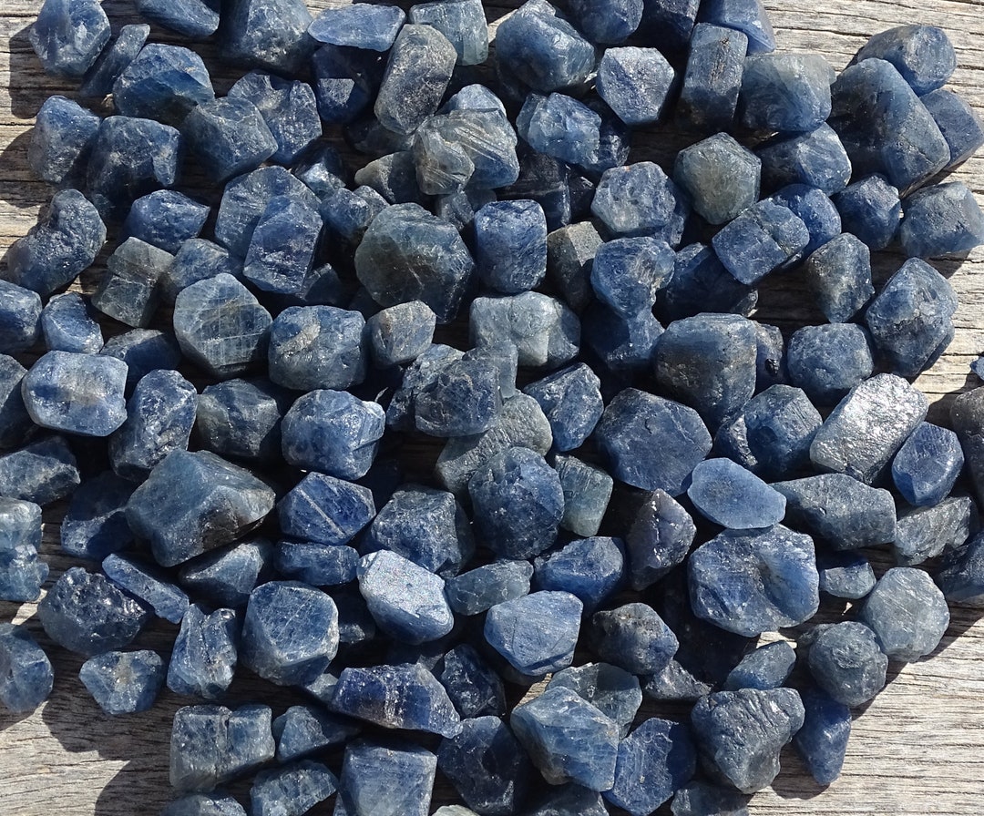 Ruwe saffier, ruwe saffier, septembergeboortesteen, blauwe saffier ...