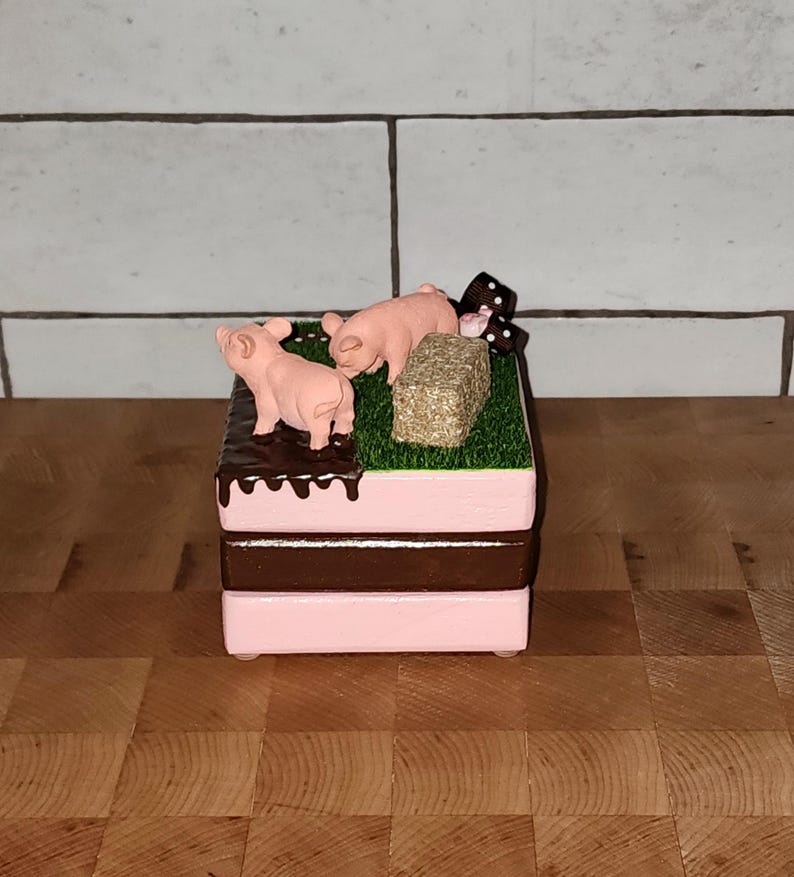 Pig Bookstack, Hogs and Kisses, Farmhouse Decor, Farmhouse Tiered Tray ...