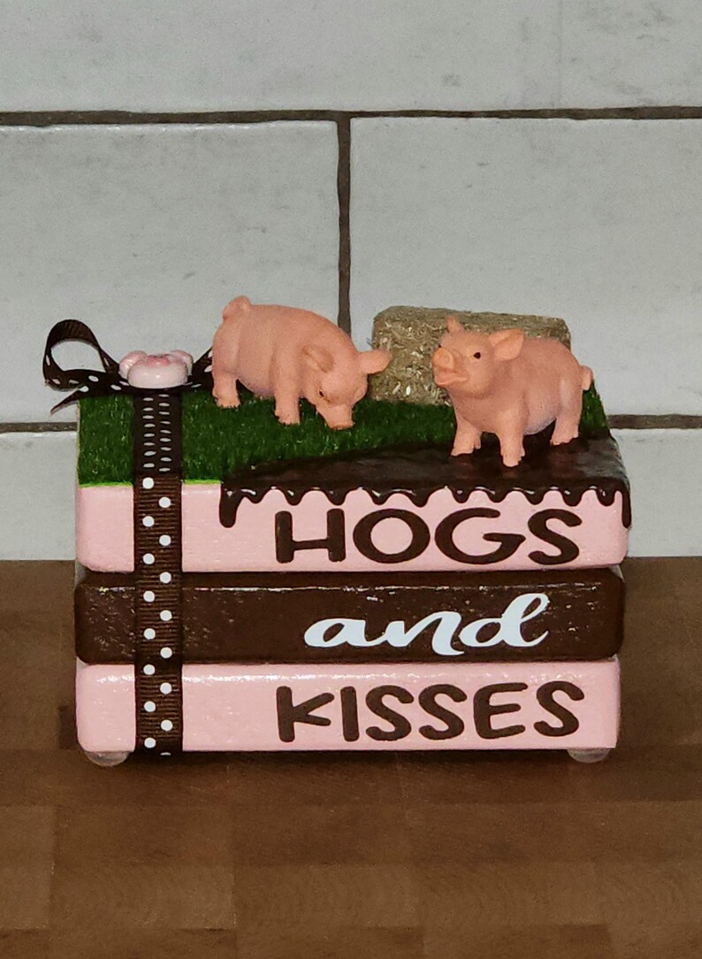 Pig Bookstack, Hogs and Kisses, Farmhouse Decor, Farmhouse Tiered Tray ...