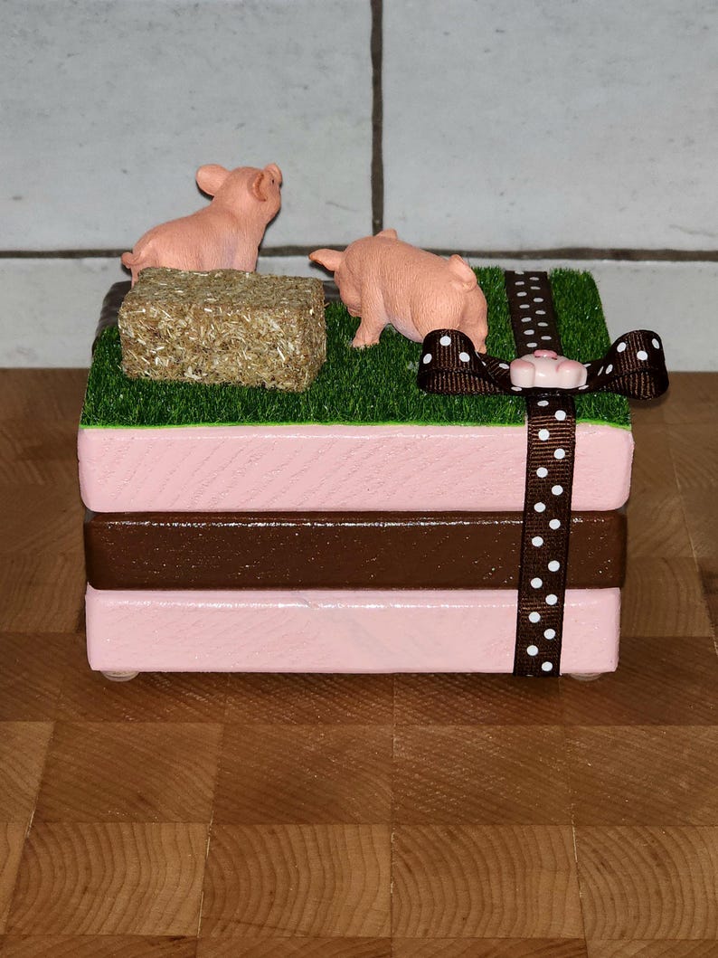Pig Bookstack, Hogs and Kisses, Farmhouse Decor, Farmhouse Tiered Tray ...