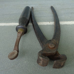 Vintage Cobbler Tools, Antique Cobblers Pliers Cutters and Cobbler ...