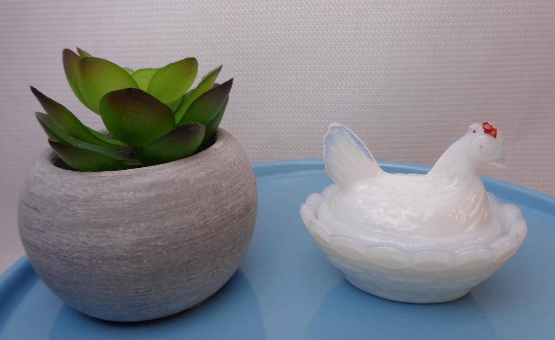 Vintage Small Milk Glass Nesting Hen, Vintage White Milk Glass Nesting ...