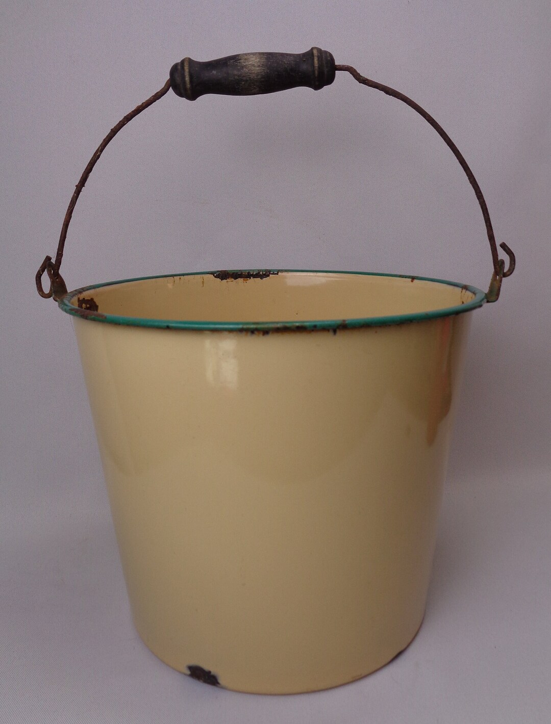 Vintage Beige and Green Enamel Bucket, Vintage Enamelware Beige Green ...