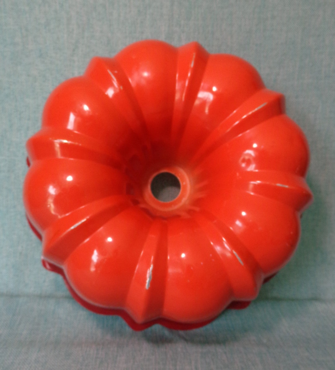 Vintage Red Bundt Cake Pan, Vintage Aluminum Red Ombre Red Cake Mold - Etsy