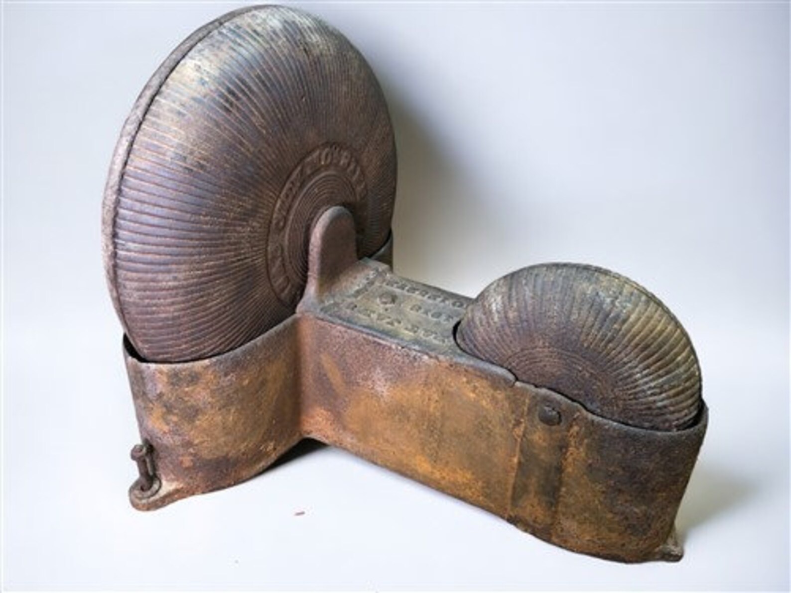 Sipe Mfg Two Wheel Hog Pig Oiler Cast Iron Steampunk, Vintage Yard ...