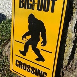Bigfoot Crossing Sign, Rustic Metal Art, Yeti Sasquatch Patio Decor ...