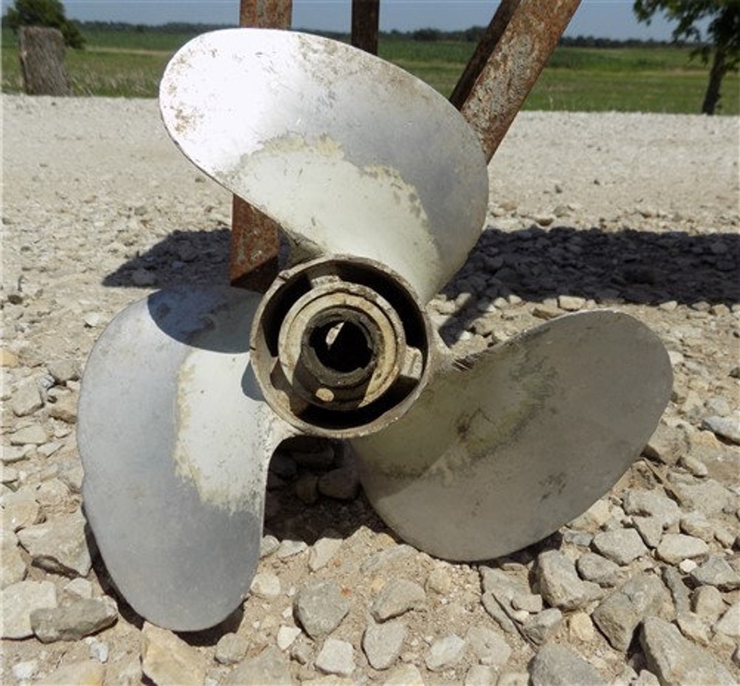3 Blade Johnson Evinrude OMC Boat Propeller, 10x11 307318 Aluminum Boat ...