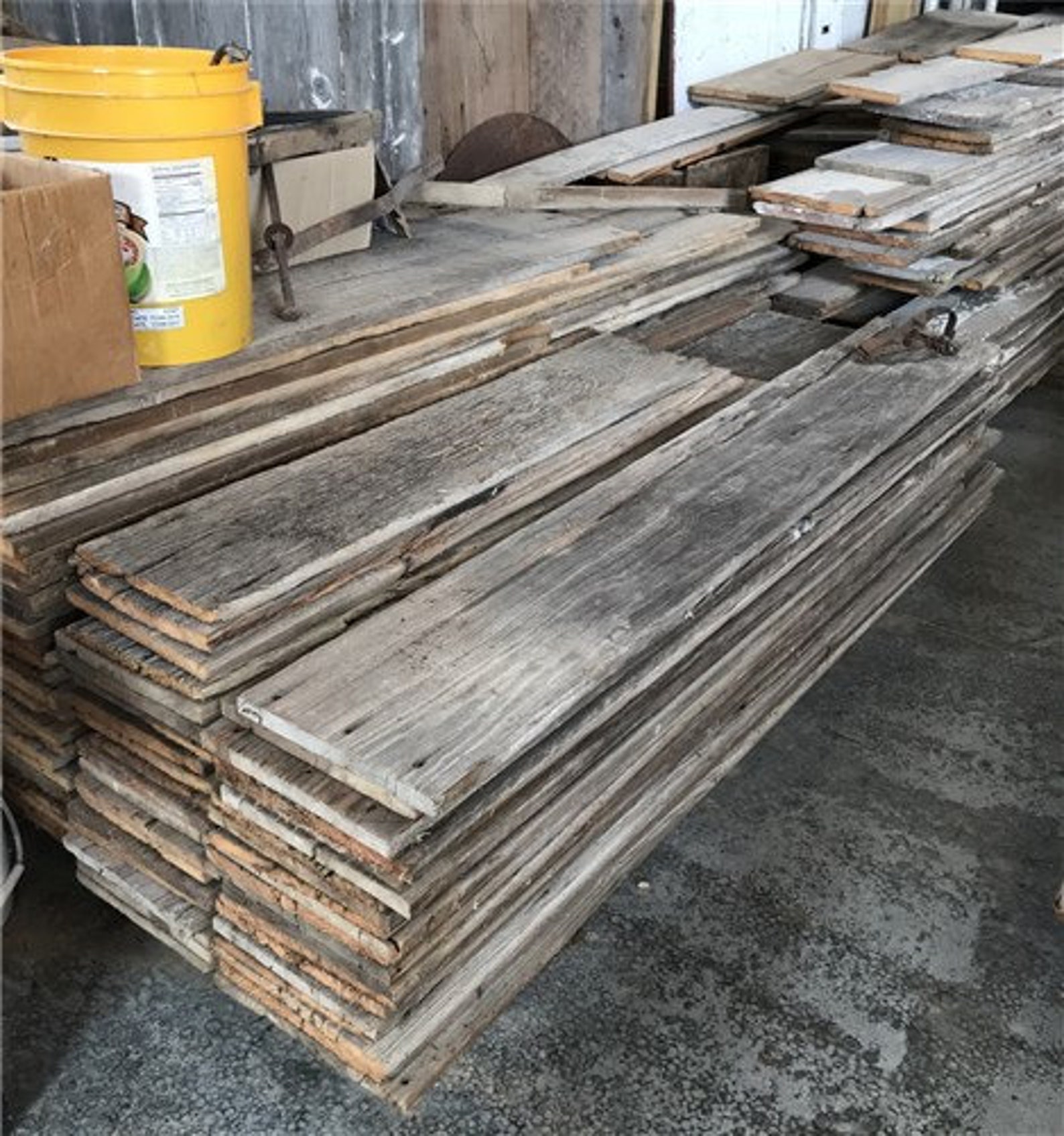 Reclaimed Barn Wood Boards Lumber Barn Siding Salvage Planks , Red Gray ...