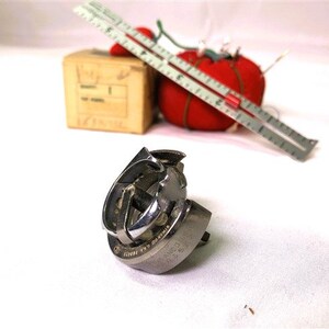 Singer Sewing Machine Hook & Bobbin Case Assembly Singer Part - Etsy