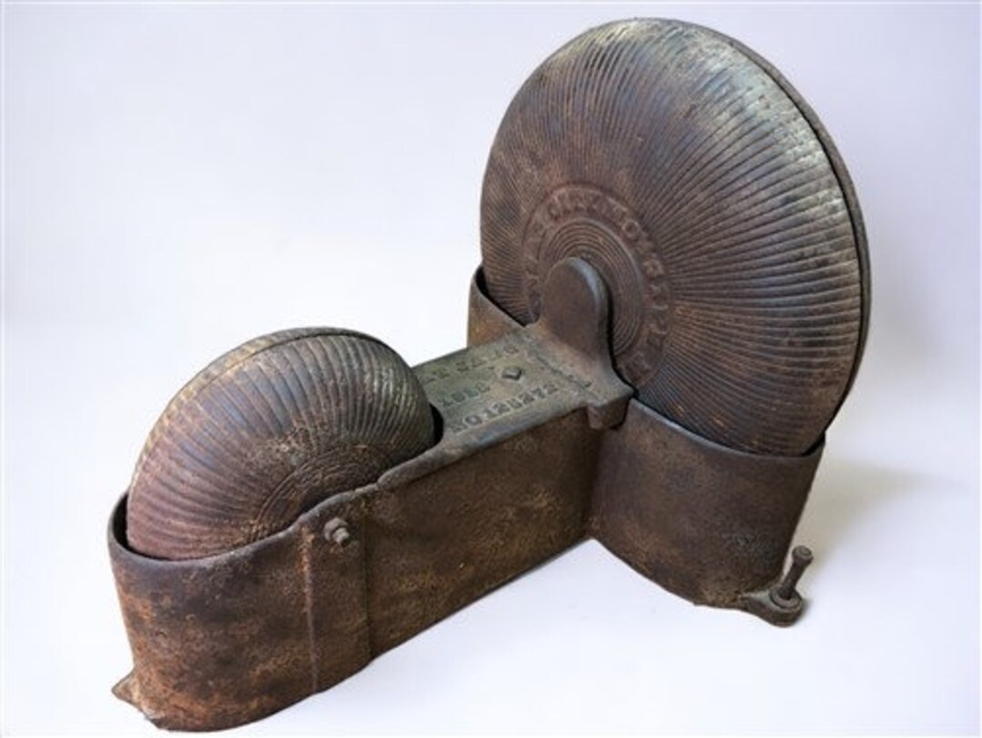 Sipe Mfg Two Wheel Hog Pig Oiler Cast Iron Steampunk, Vintage Yard ...