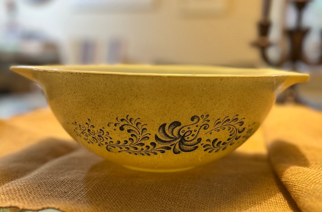 Vintage Pyrex #444 Cinderella Mixing Bowl | Beige Speckled 4-qt ...