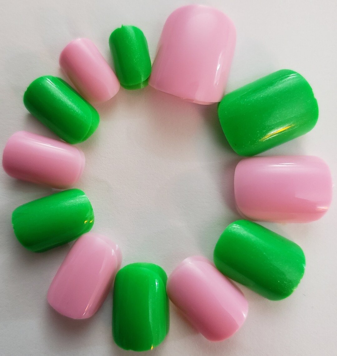 JR Pink & Green Short Round Press On/glue on Nails 24 Count DIY Mani ...