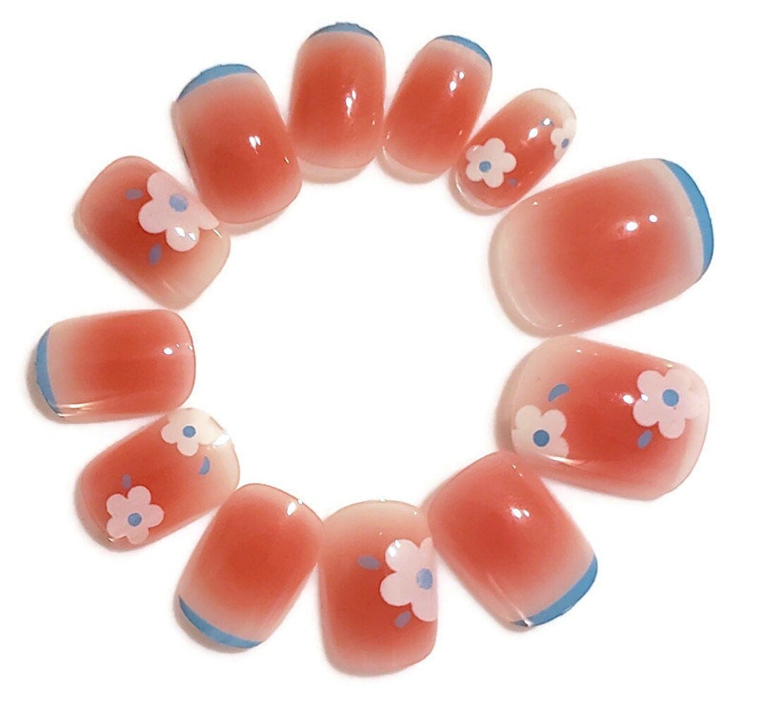 JR Blue French With White Flowers & Tips Short Natural Round Press On ...