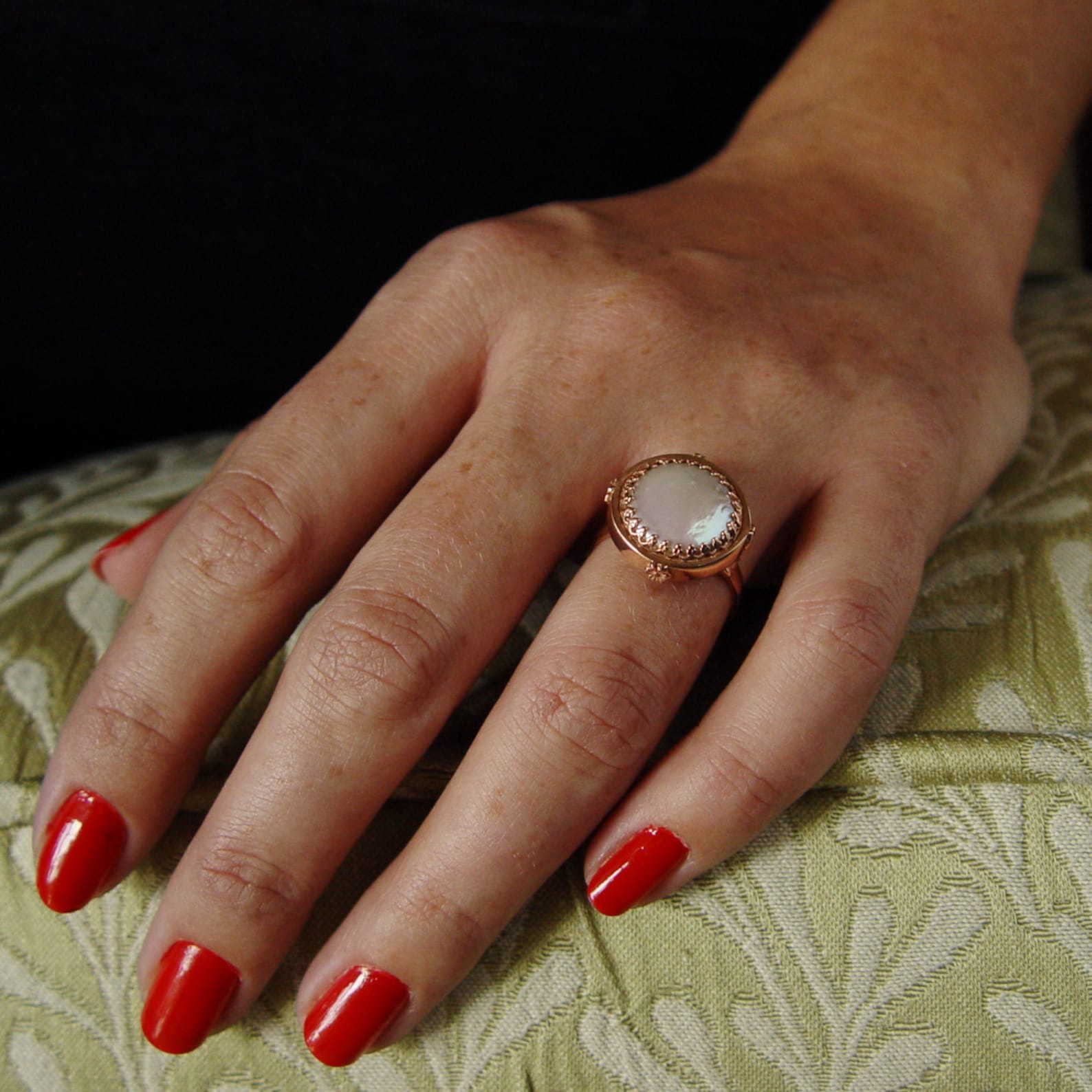 Large Crown Ring Made of Gold and Garnet - Etsy