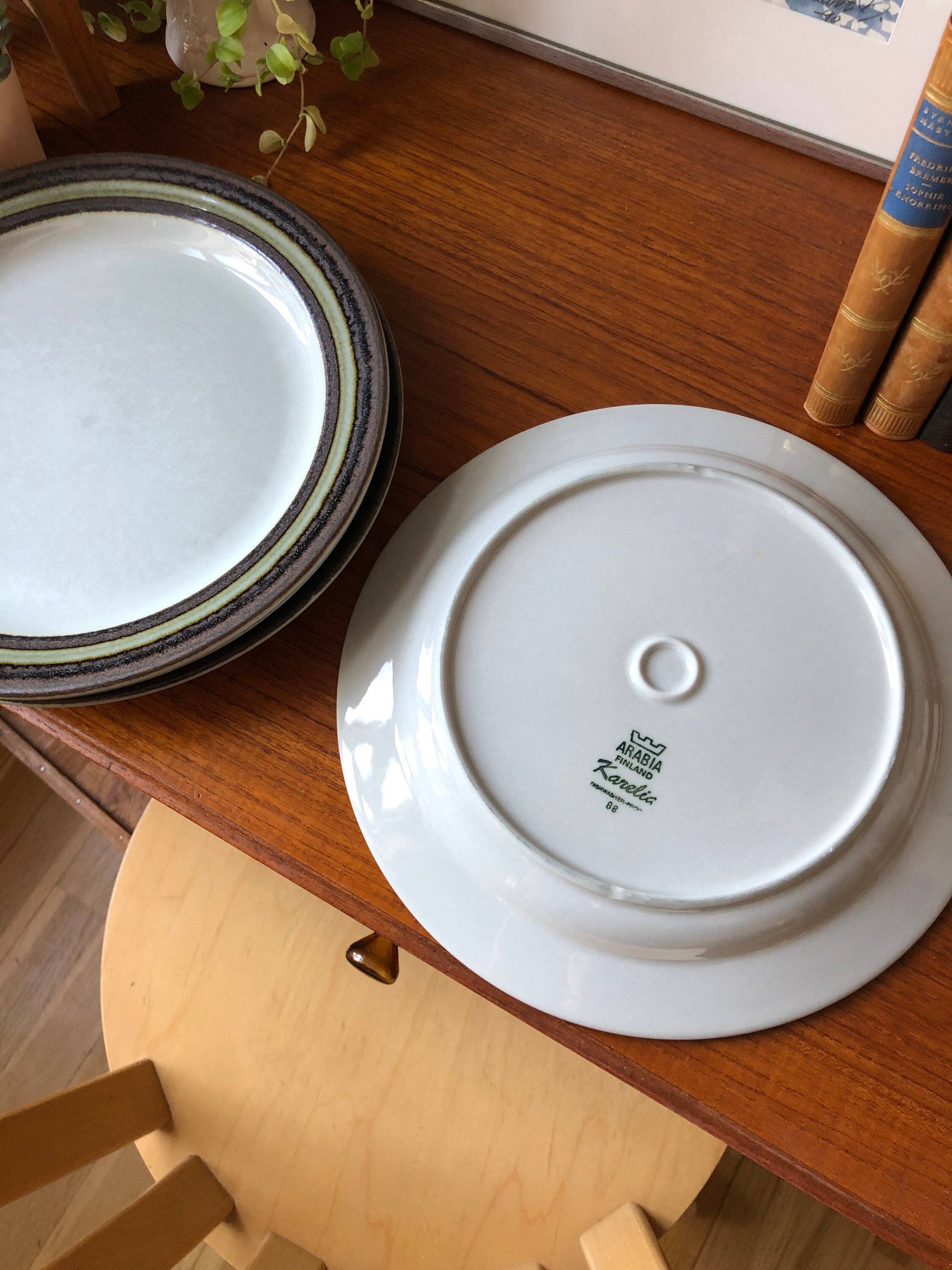 Arabia Karelia Finland Large dinner Plates Uosikkinen Hand Painted ...