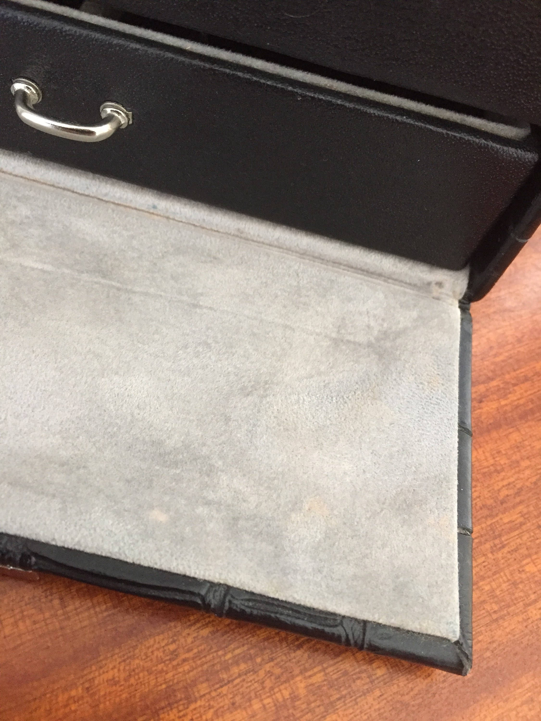 Pressed leather/jewelry box/lock with key/1980s