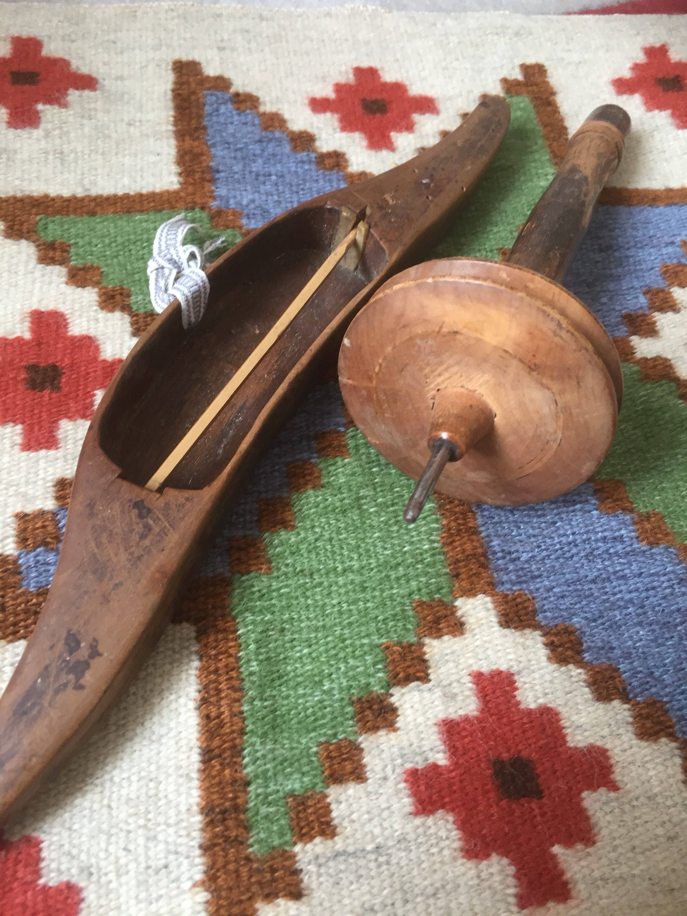 Primitive /Scandinavian/weaving/tools/shuttle