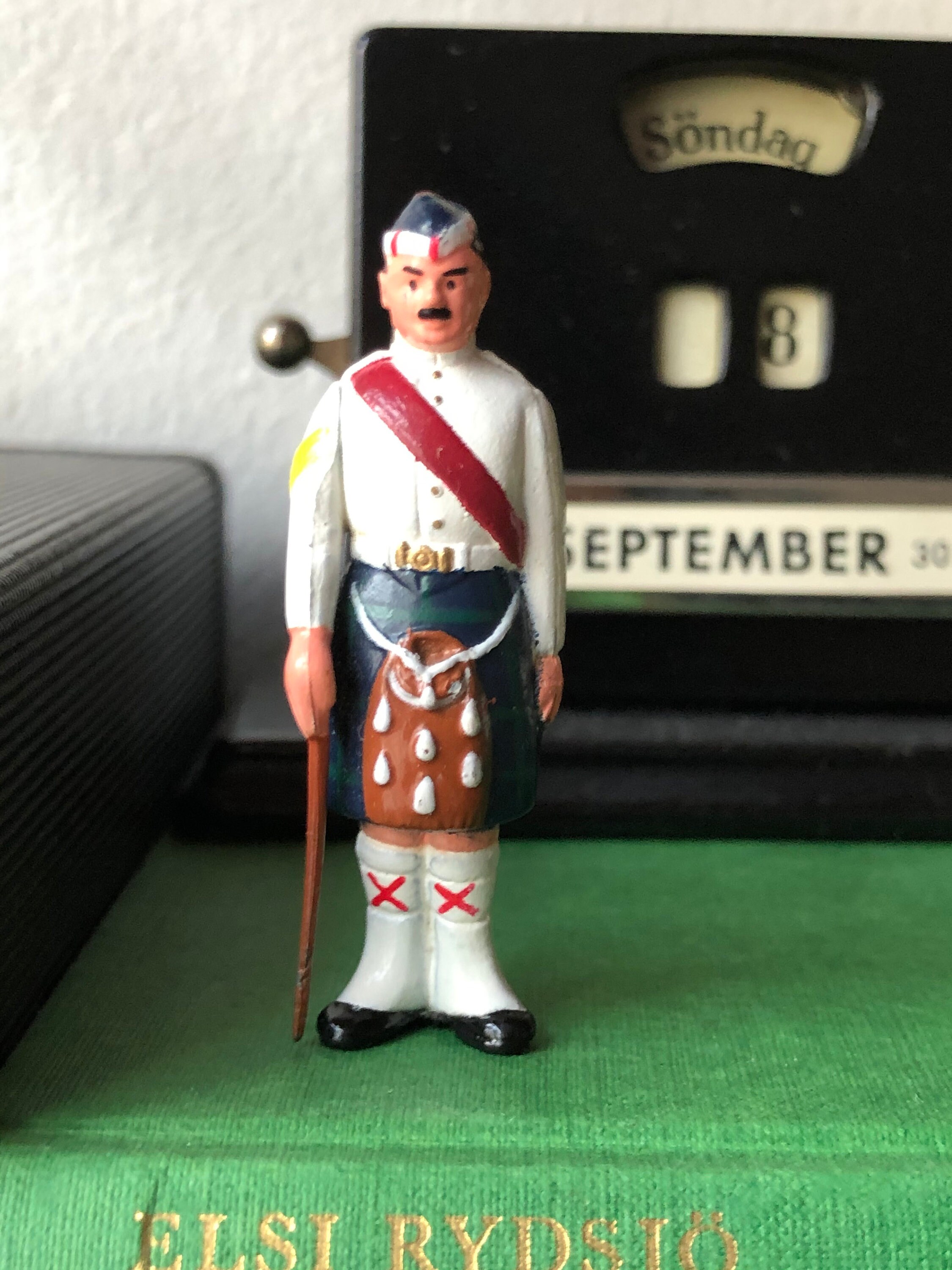 Vintage Scottish miniature man in kilt solid metal hand painted