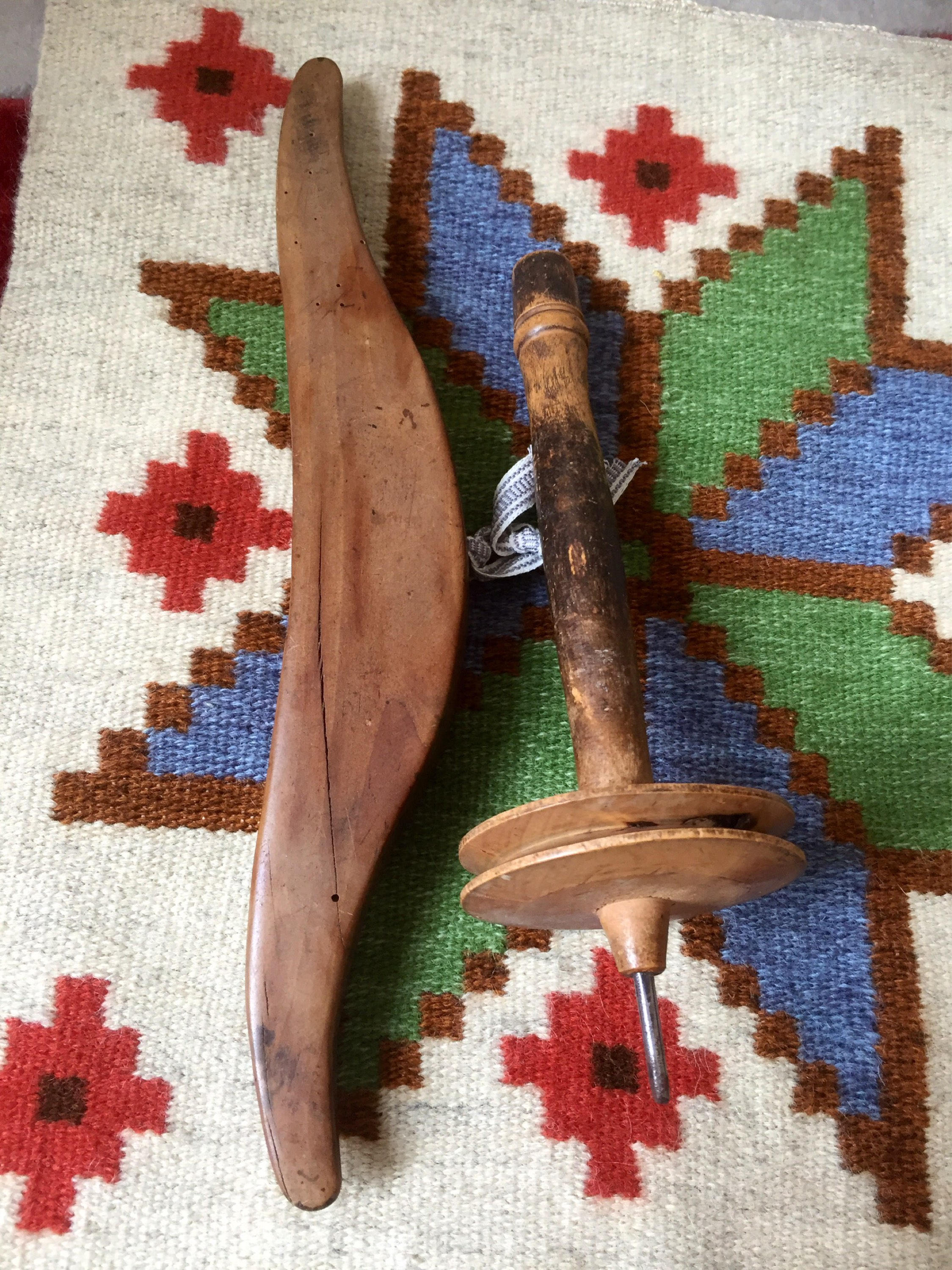 Primitive /Scandinavian/weaving/tools/shuttle