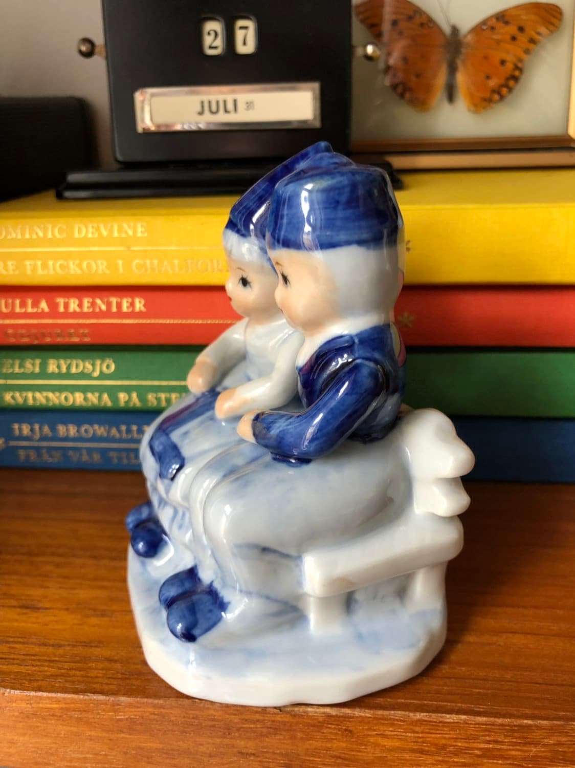 Delft Blue figurine boy and girl on bench Delfts Blauw Royal hand ...