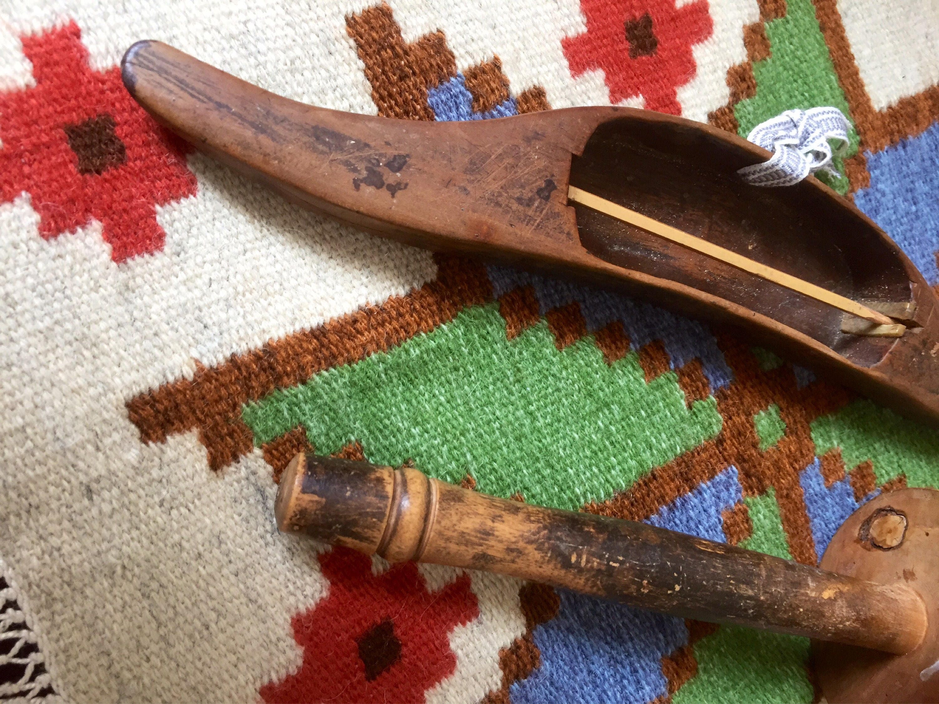 Primitive /Scandinavian/weaving/tools/shuttle