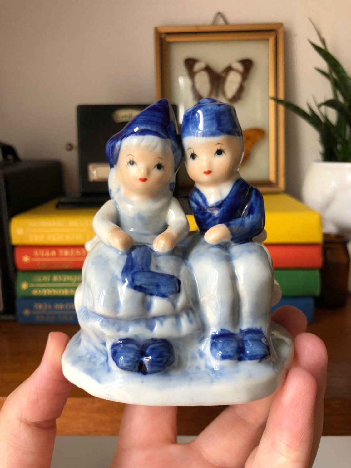 Delft Blue figurine boy and girl on bench Delfts Blauw Royal hand ...