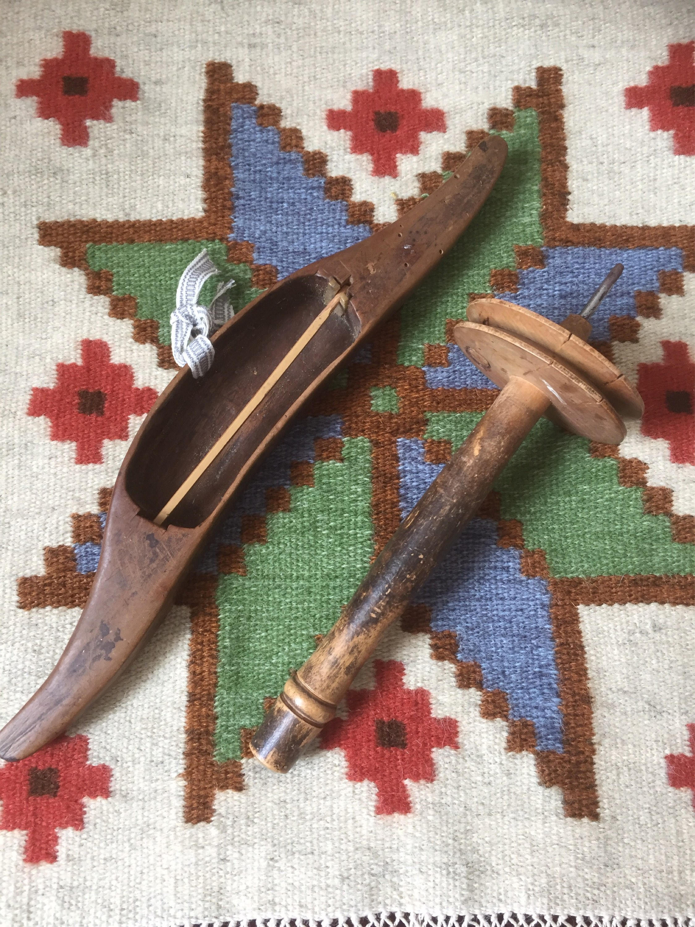 Primitive /Scandinavian/weaving/tools/shuttle